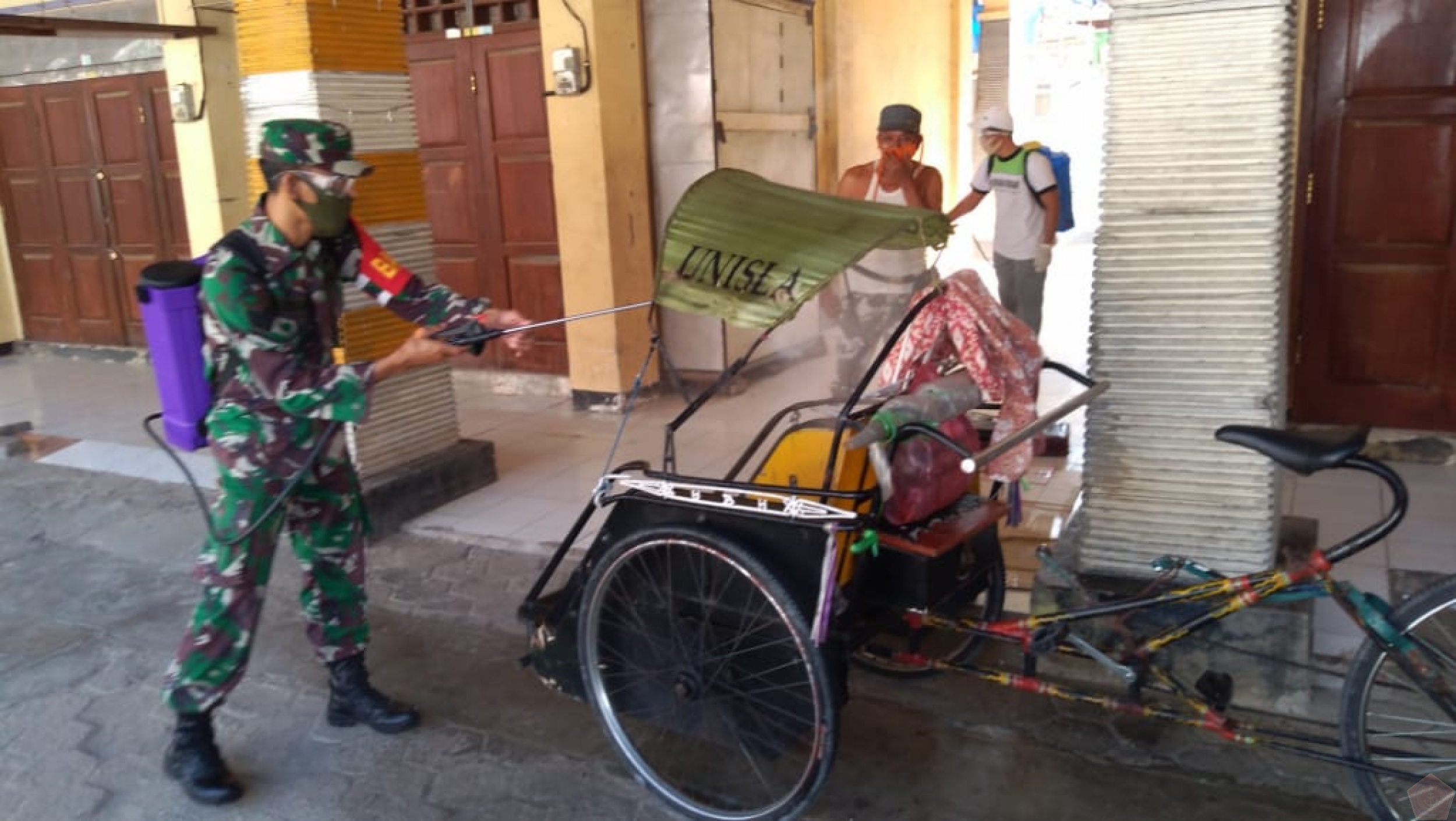 Tangkal Wabah Covid-19, Babinsa 0811/01 Tuban Lakukan Penyemprotan ... Tangkal Wabah Covid-19, Babinsa 0811/01 Tuban Lakukan Penyemprotan ...