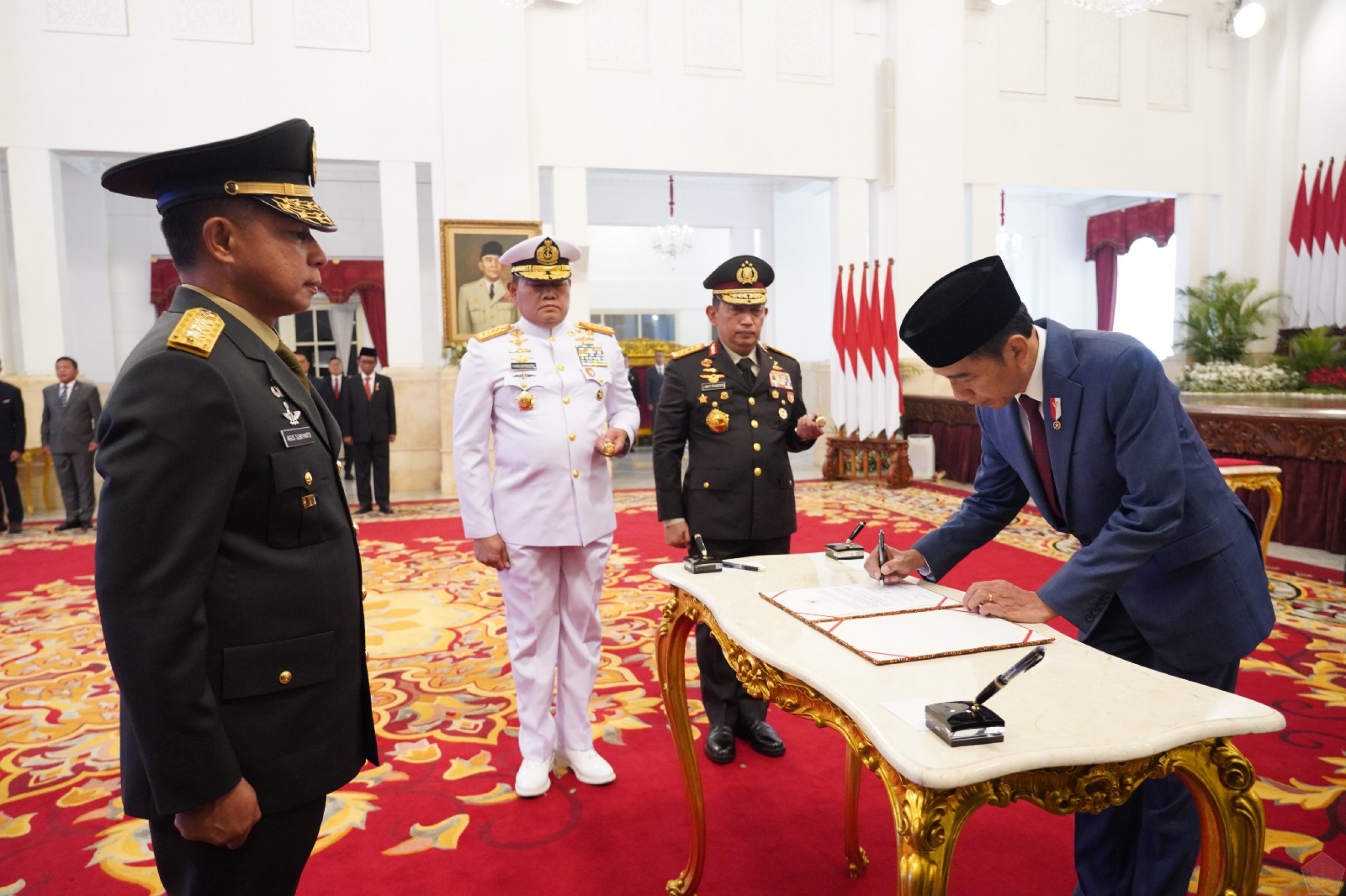Panglima TNI Menjadi Saksi Suksesi Kepemimpinan TNI AD di Istana Negara ...