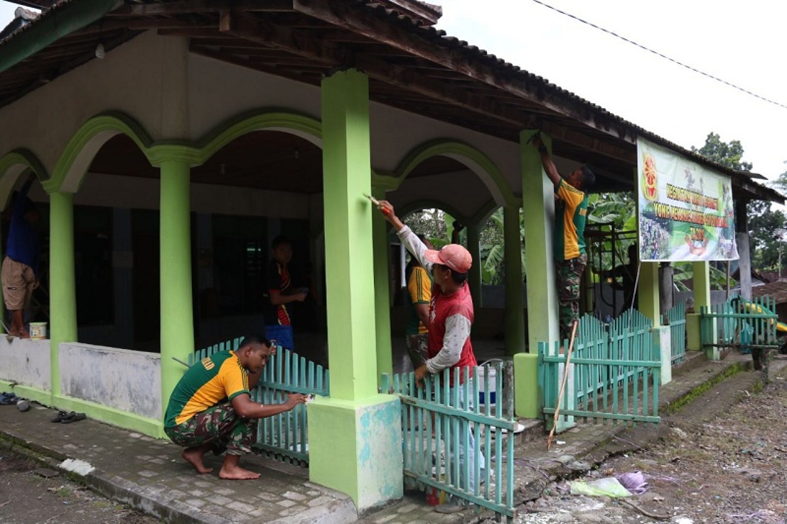 Yonif MR 411 Kostrad Wujudkan Kemanunggalan TNI – Rakyat Dengan Karya ... Yonif MR 411 Kostrad Wujudkan Kemanunggalan TNI – Rakyat Dengan Karya ...