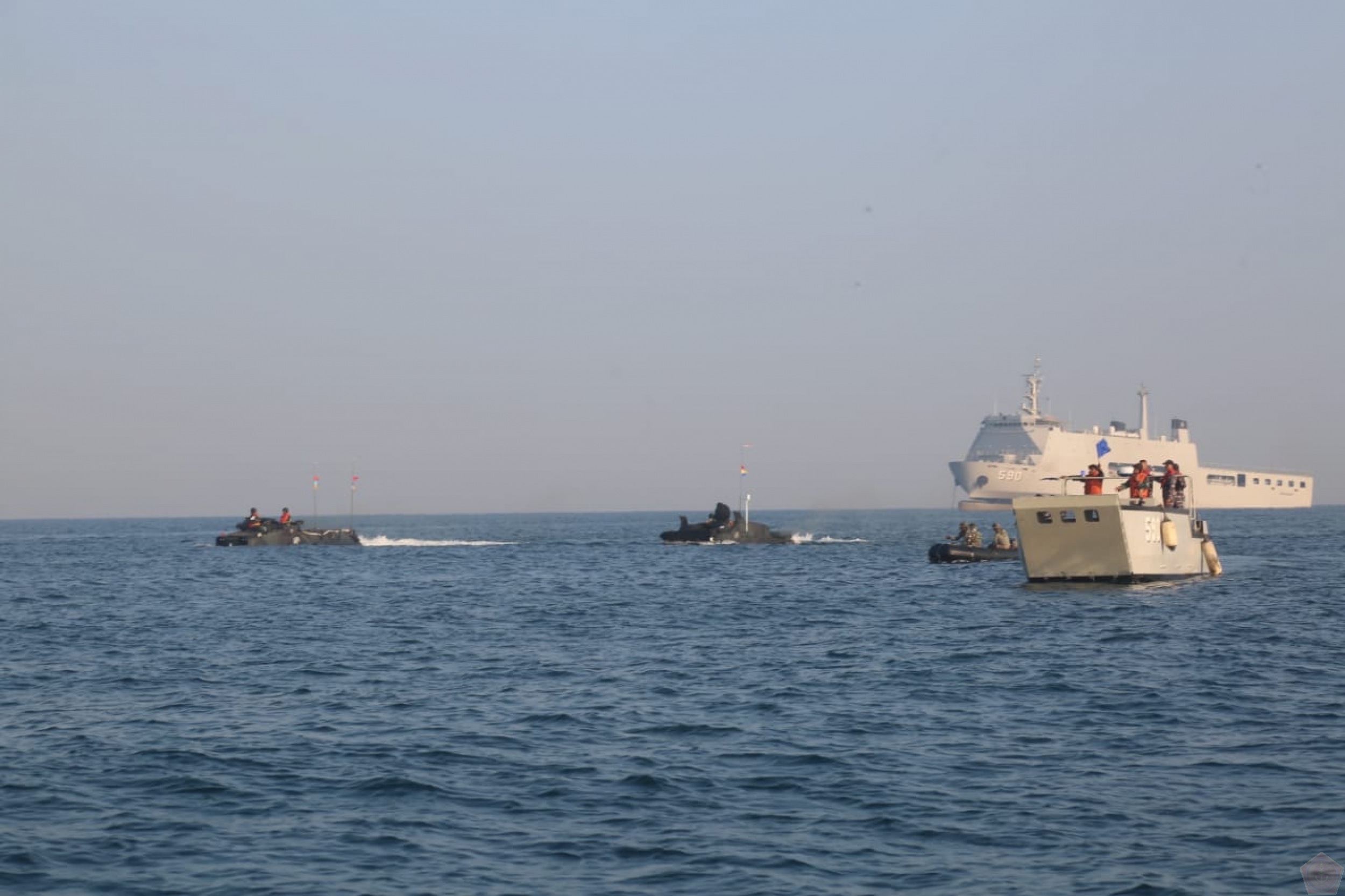 KRI Makassar-590 Berhasil Laksanakan Pendaratan Tank Marinir | Website ...