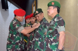 Kas Kostrad dan Kepala RSPAD Gatot Soebroto Terima Brevet Kehormatan ...