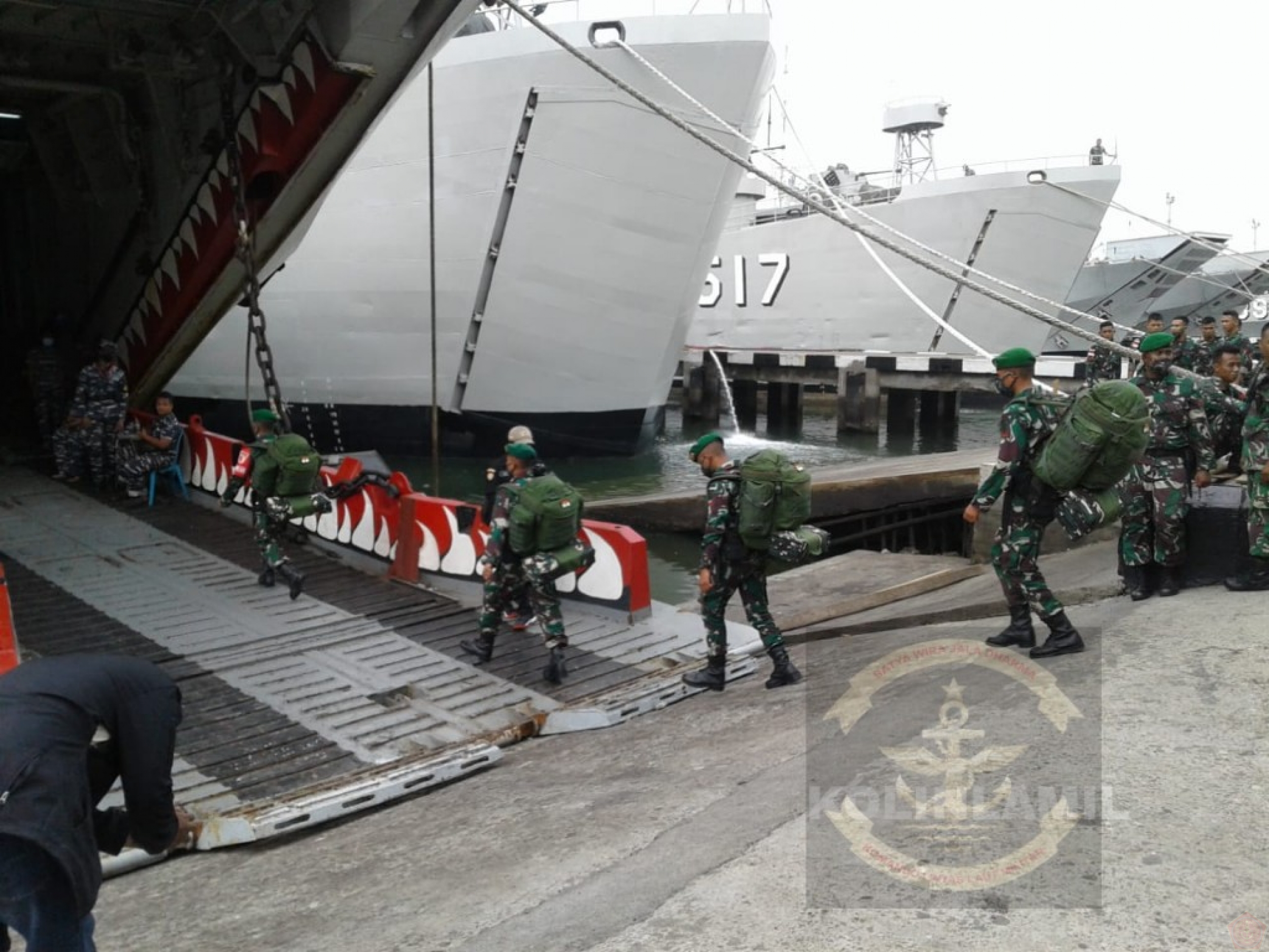 KRI Teluk Hading-538 Angkut 450 Prajurit Yonif Mekanis 512, Dukung ...
