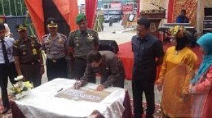 Pasar Raya Tahap V Kota Solok Resmi Diserahkan | Website Tentara ...
