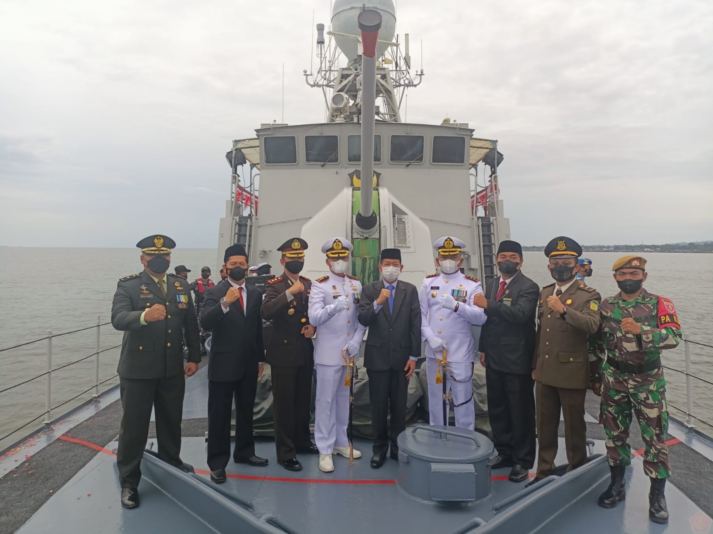 Peringati Hari Dharma Samudera, KRI Singa-651 Laksanakan Tabur Bunga Di ...