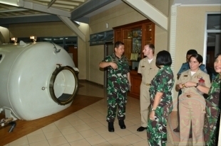 Tiga Dokter US Navy ke Lakesla Surabaya | Website Tentara Nasional ...