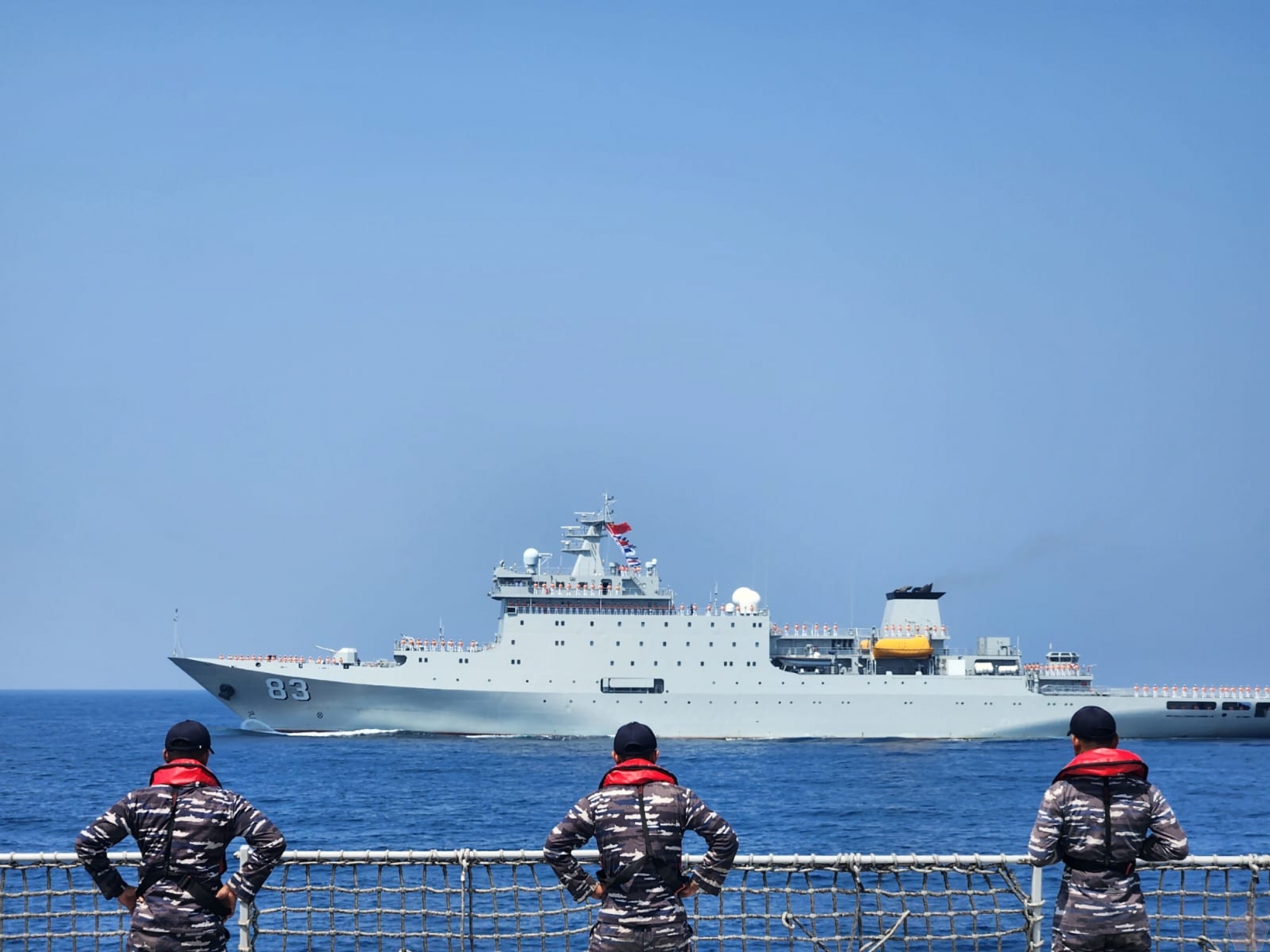 KRI Sultan Hasanuddin-366 Laksanakan Passex dengan Kapal Qi Jiguang-83 ...