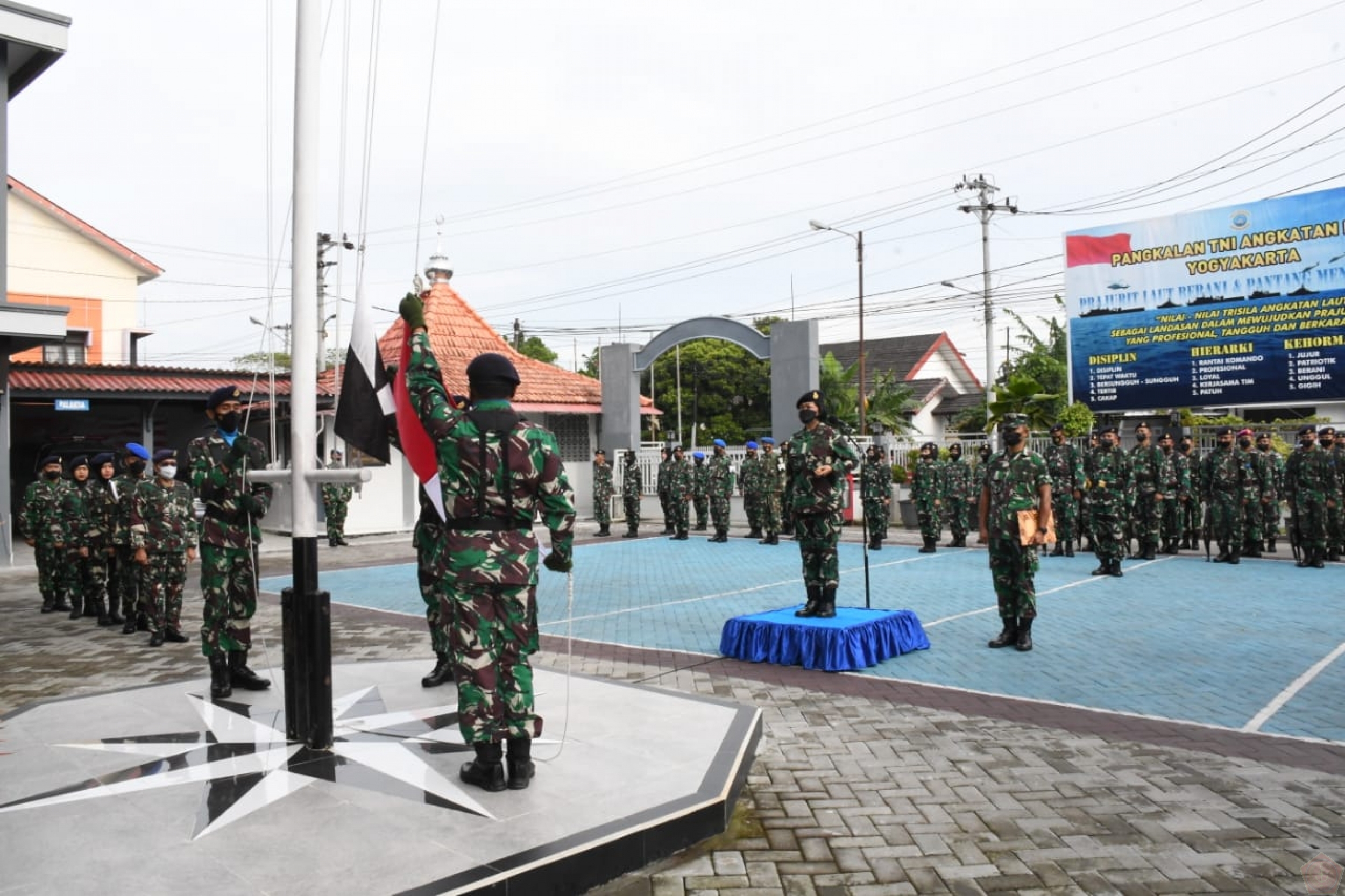 Komandan Pangkalan TNI AL Yogyakarta Pimpin Upacara Pengibaran Bendera ...