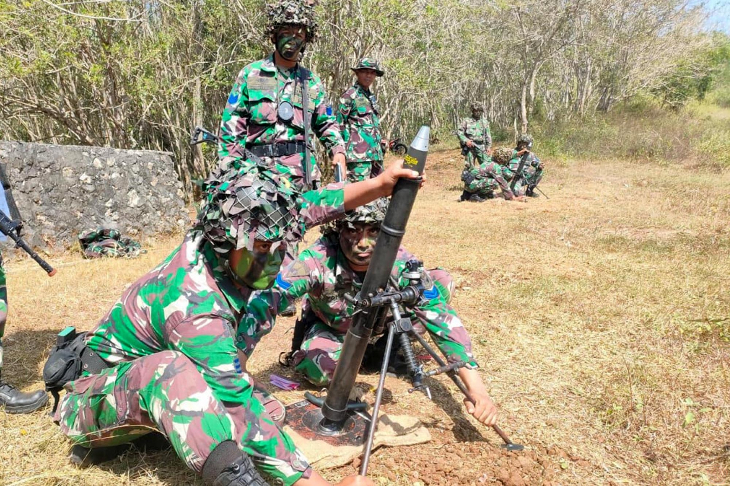 Tepat Sasaran, Tembakan Mortir 60 mm Brigif 2 Marinir Hancurkan Kubu ...