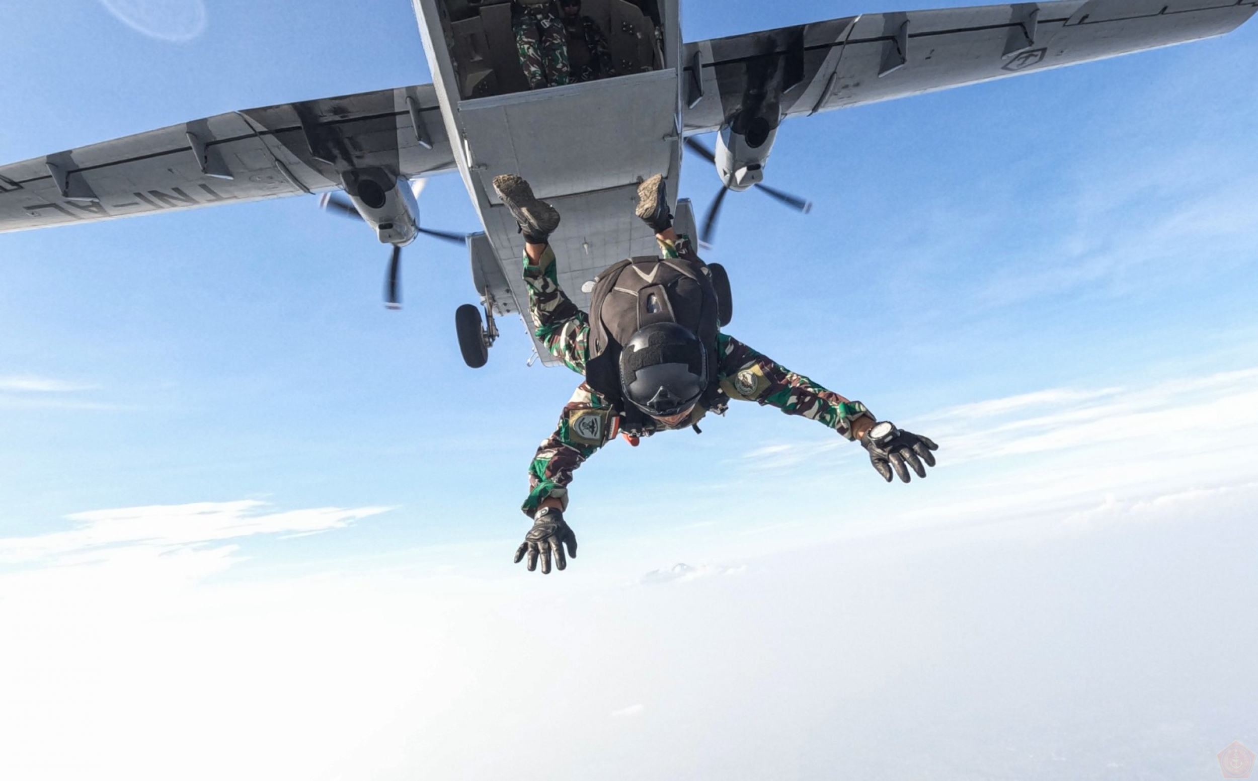 Penerjunan Combat Free Fall Taifib Marinir TNI AL Dan US Marine Force ...