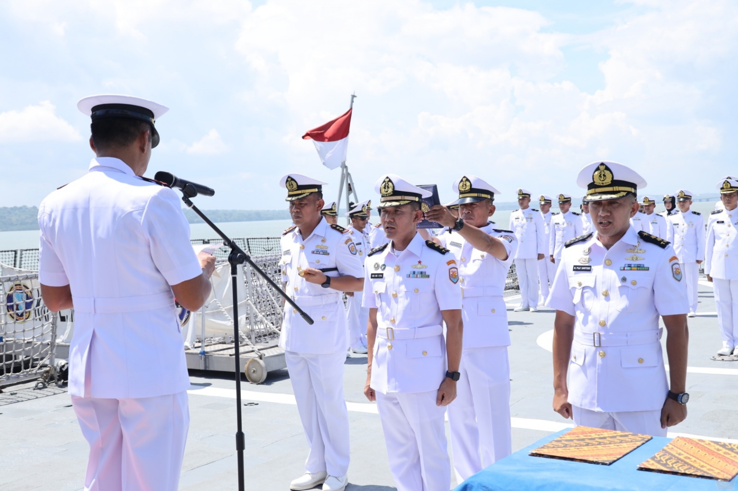 Dansatkor Koarmada II Pimpin Sertijab Komandan KRI SHN-366 Dan KRI ...