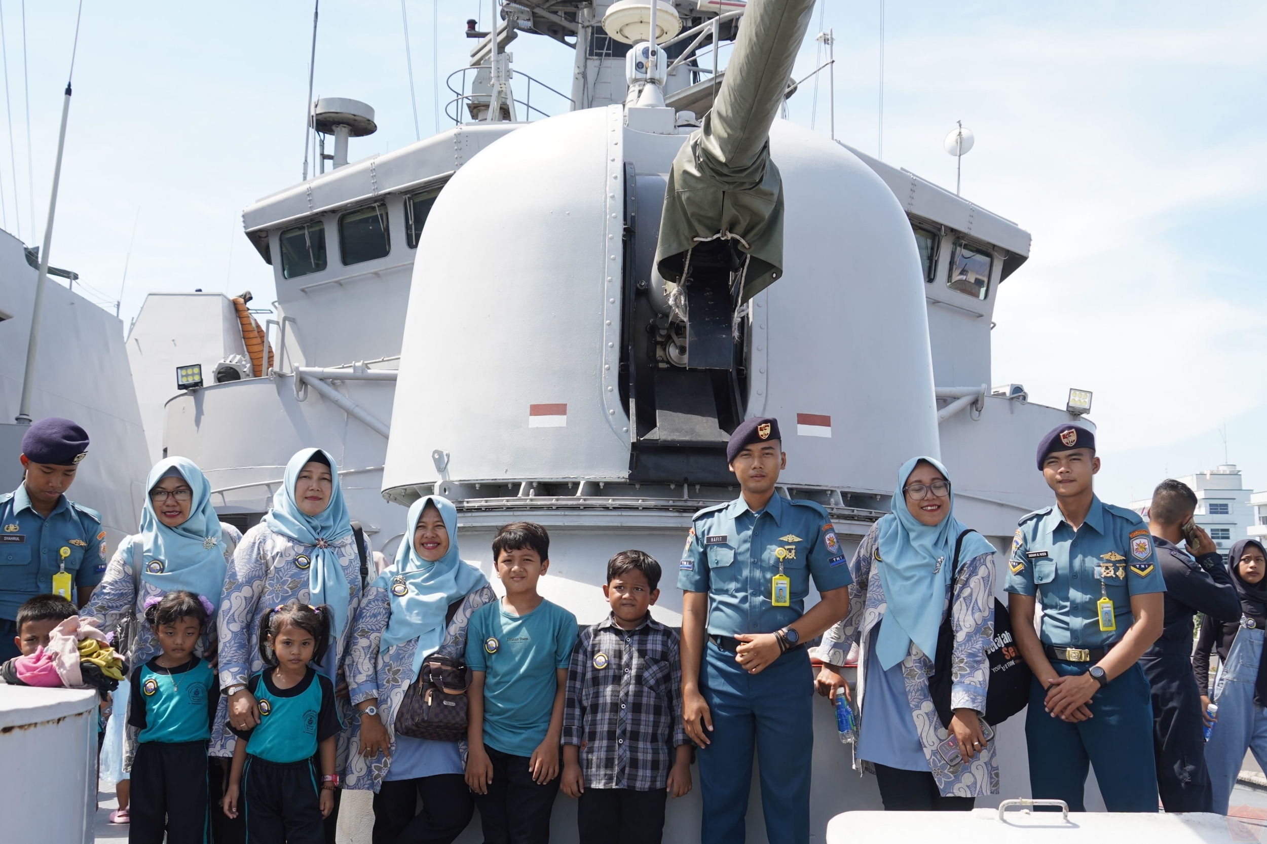 TNI AL Kenalkan Dunia Kebaharian Kepada Siswa Paud Di Atas KRI Yos-353 ...