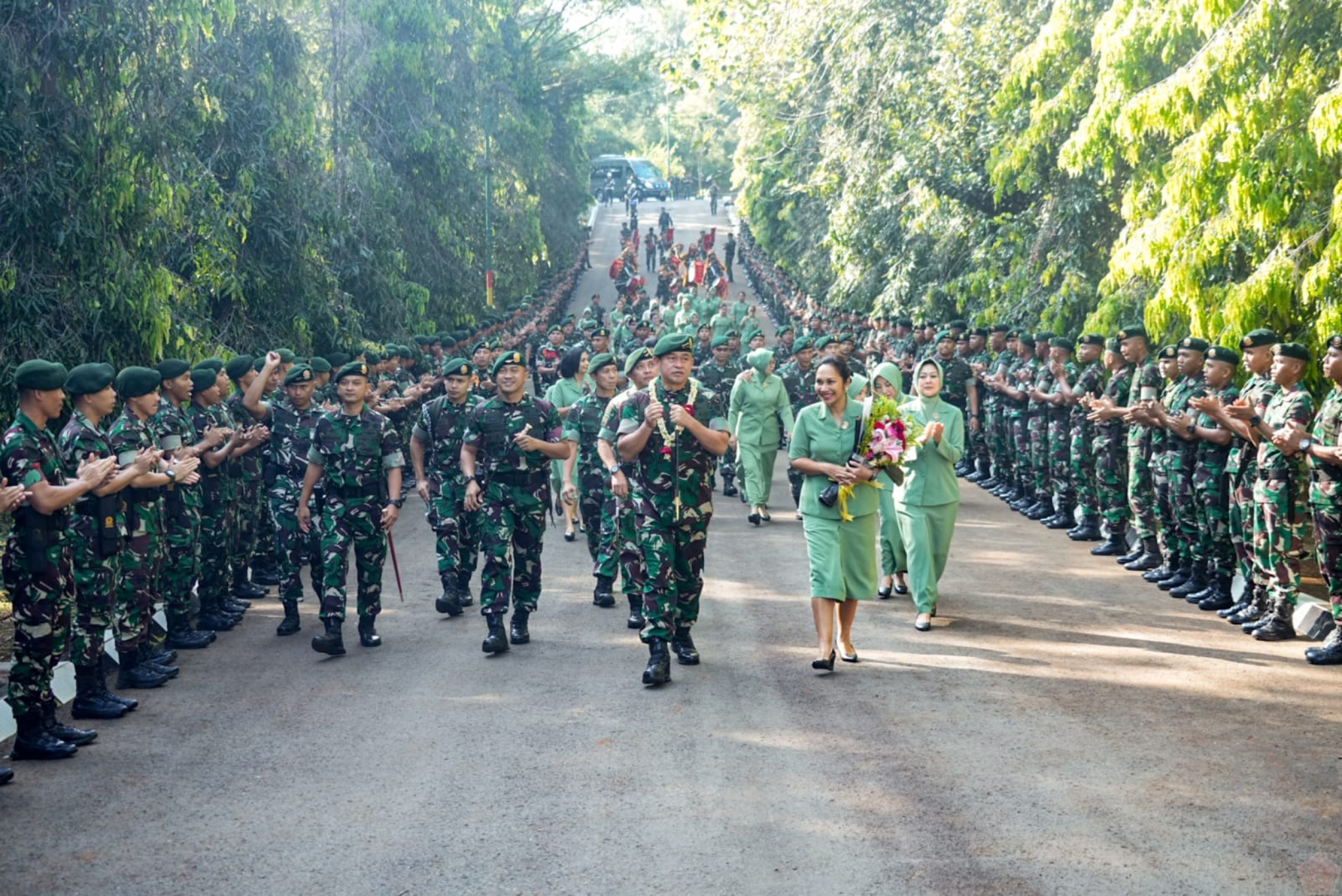 Pangkostrad Kunjungi Batalyon Para Raider 330 Kostrad | Website Tentara ...