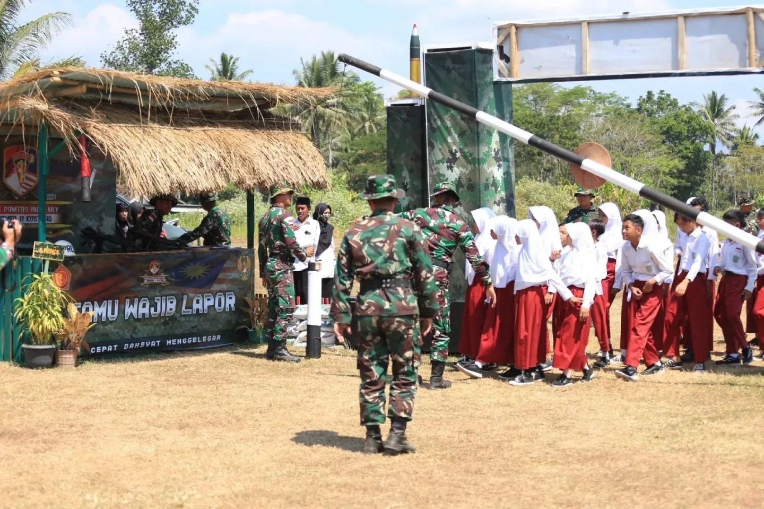 Ratusan Siswa- Siswi MI An Nur Serbu Pos Prajurit Guntur Geni Yang ...