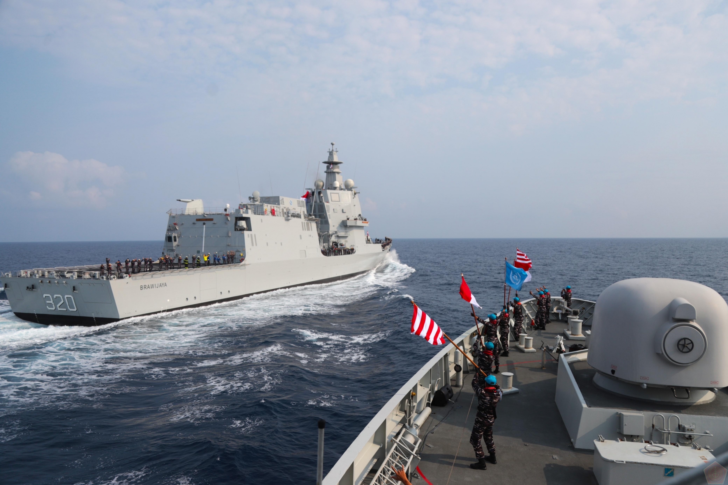 KRI SIM-367 dan KRI Brawijaya-320 Laksanakan Passex di Laut Mediterania ...