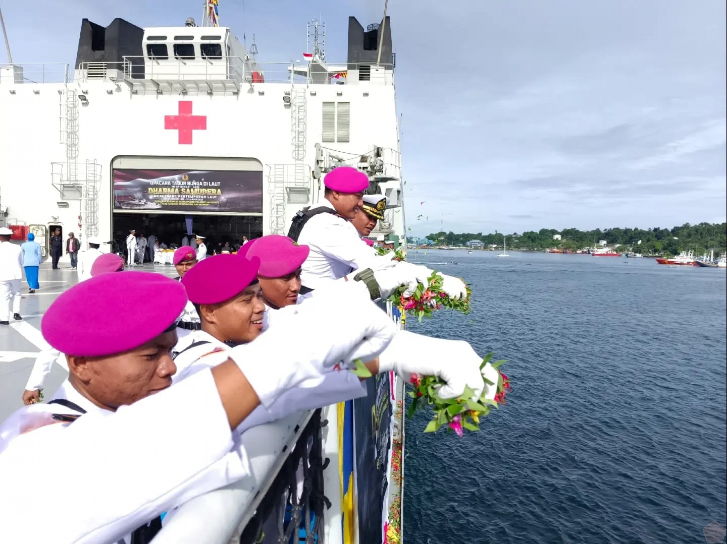 Peringati Sejarah Pertempuran Laut Aru, Yonmarhanlan XIV Tabur Bunga Di ...