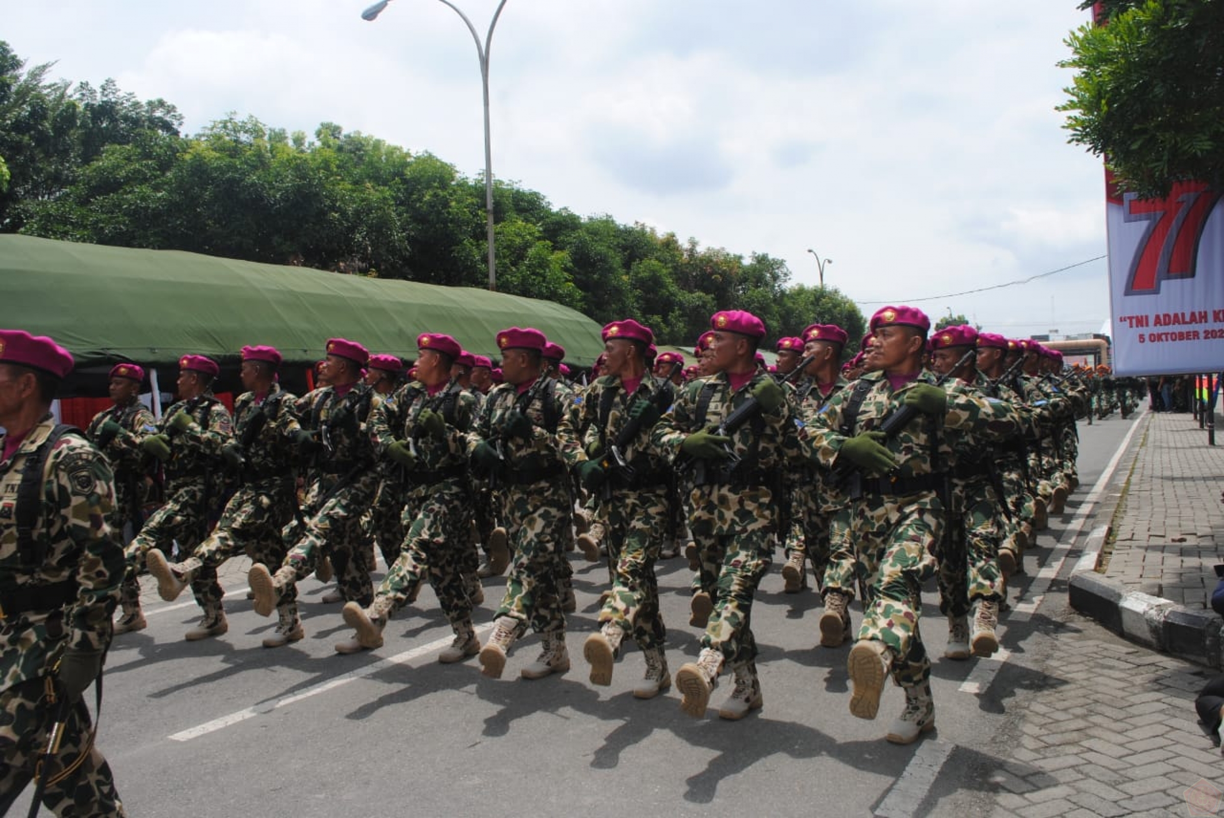 Prajurit Yonmarhanlan I Ikuti Upacara Parade Dan Defile Rayakan HUT TNI ...