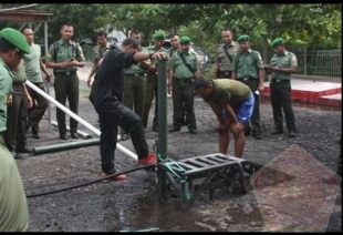 Upaya Mengatasi Kesulitan Air Korem 163/Wira Satya | Website Tentara ...