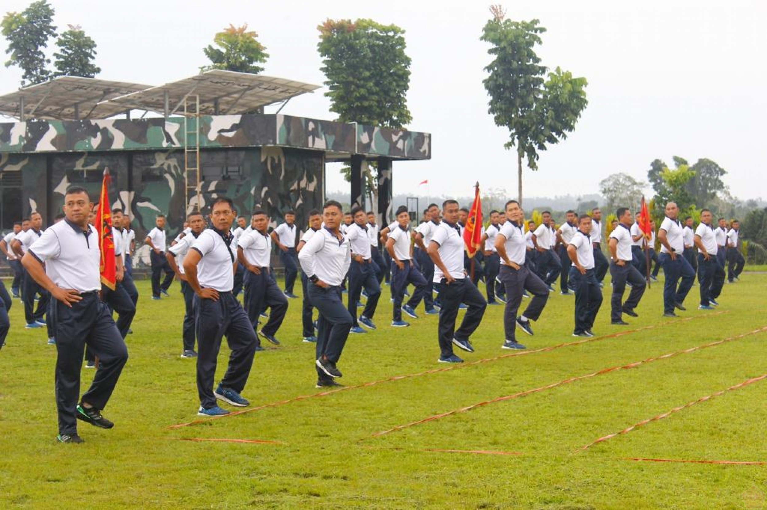 Komandan Beserta Keluarga Besar Brigif 3 Marinir Laksanakan Olahraga ...