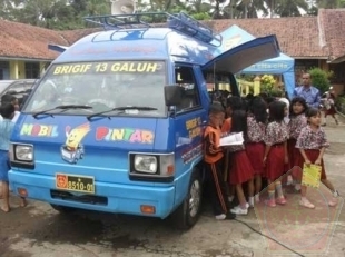 Brigif-13 Kostrad Operasikan Mobil Pintar ke Beberapa Sekolah di ...