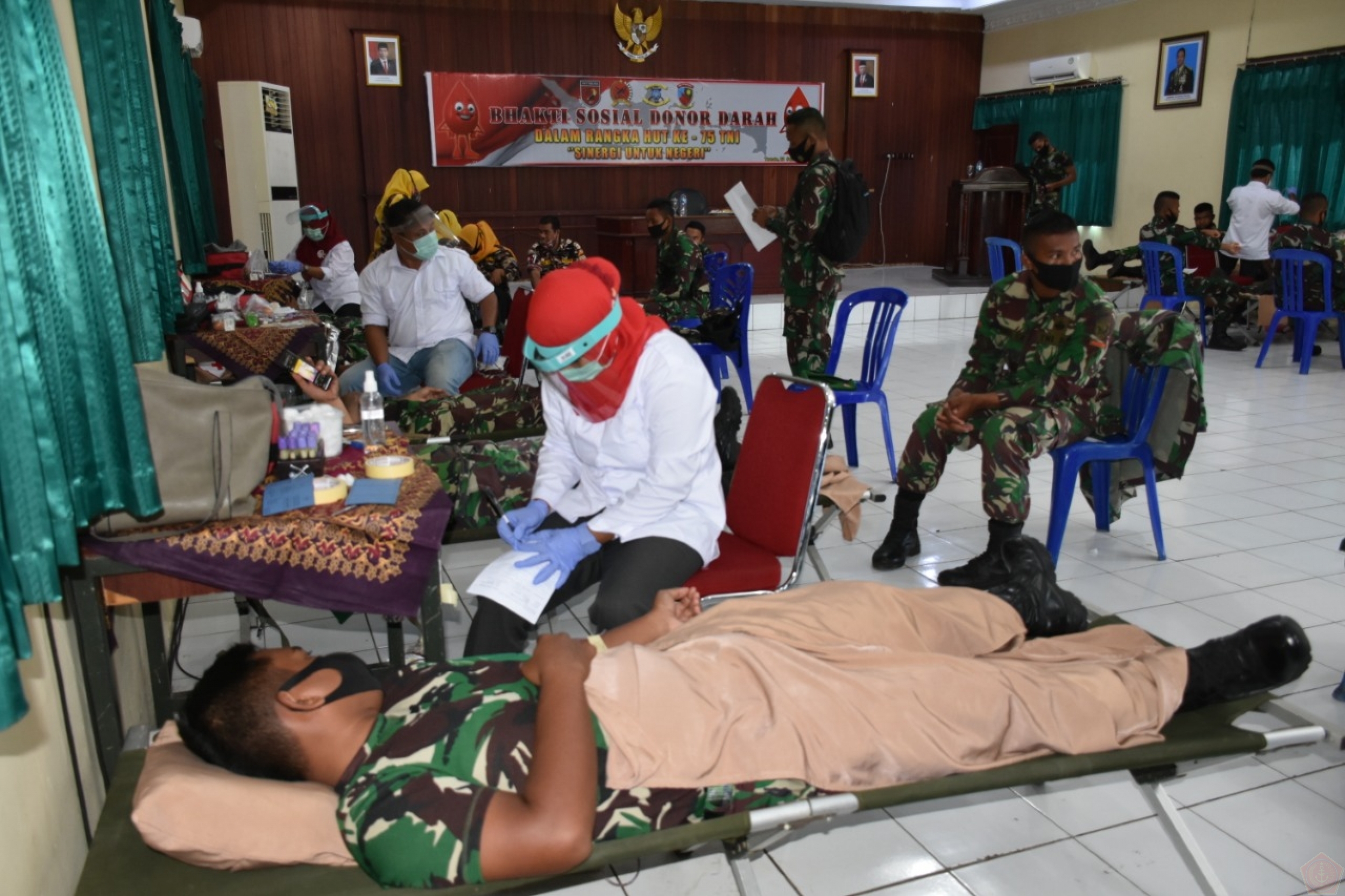 Sambut HUT TNI Ke-75, Korem 152/Babullah Gelar Kegiatan Donor Darah