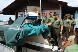 Danrem 031/Wirabima Tinjau Speed Boat Denbekang 1-44-06 A Pekanbaru ...