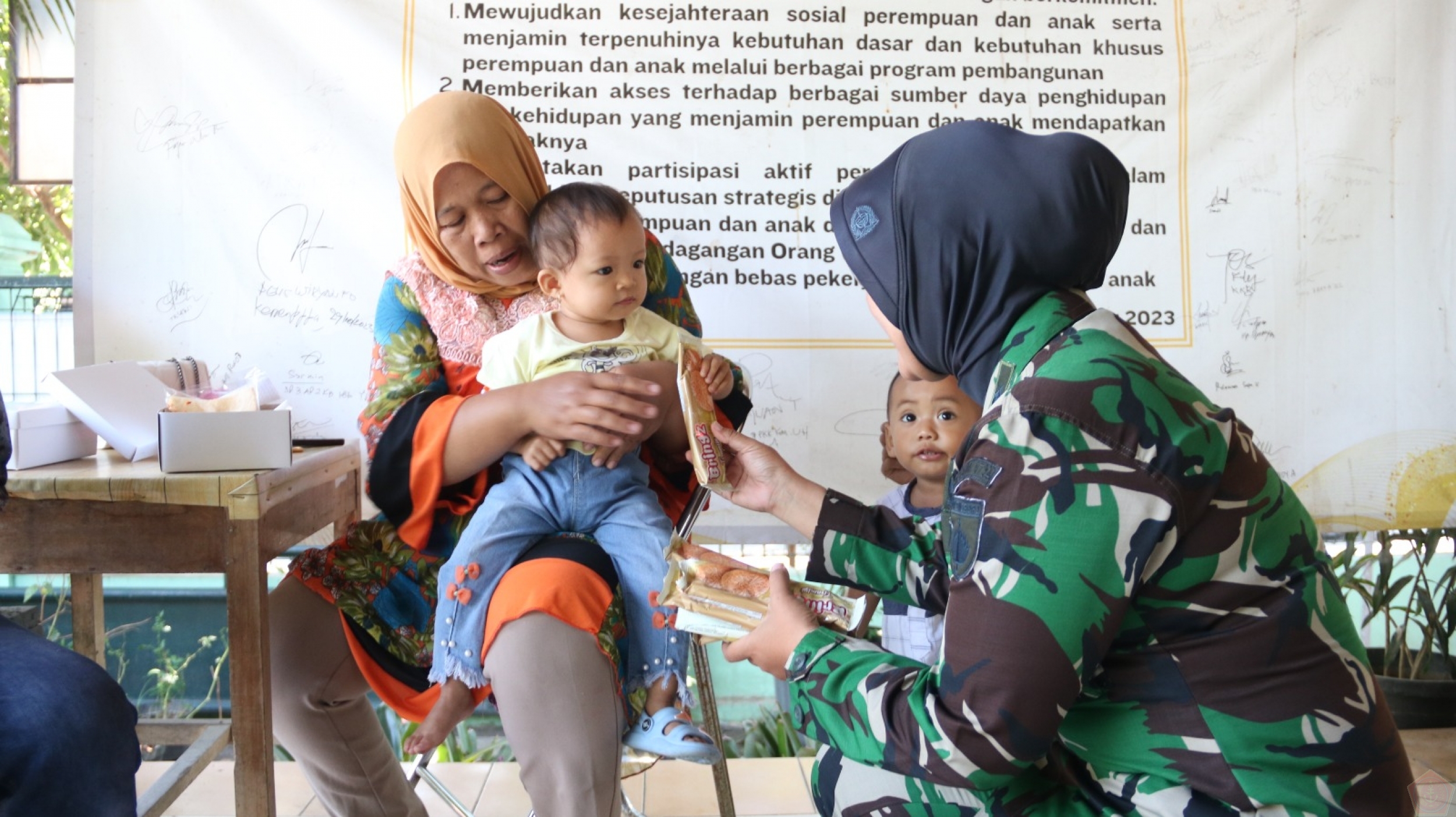 Cegah Stunting, Satgas TMMD Reg Ke-121 Kodim Jogja Bagikan Tambahan ... Cegah Stunting, Satgas TMMD Reg Ke-121 Kodim Jogja Bagikan Tambahan ...