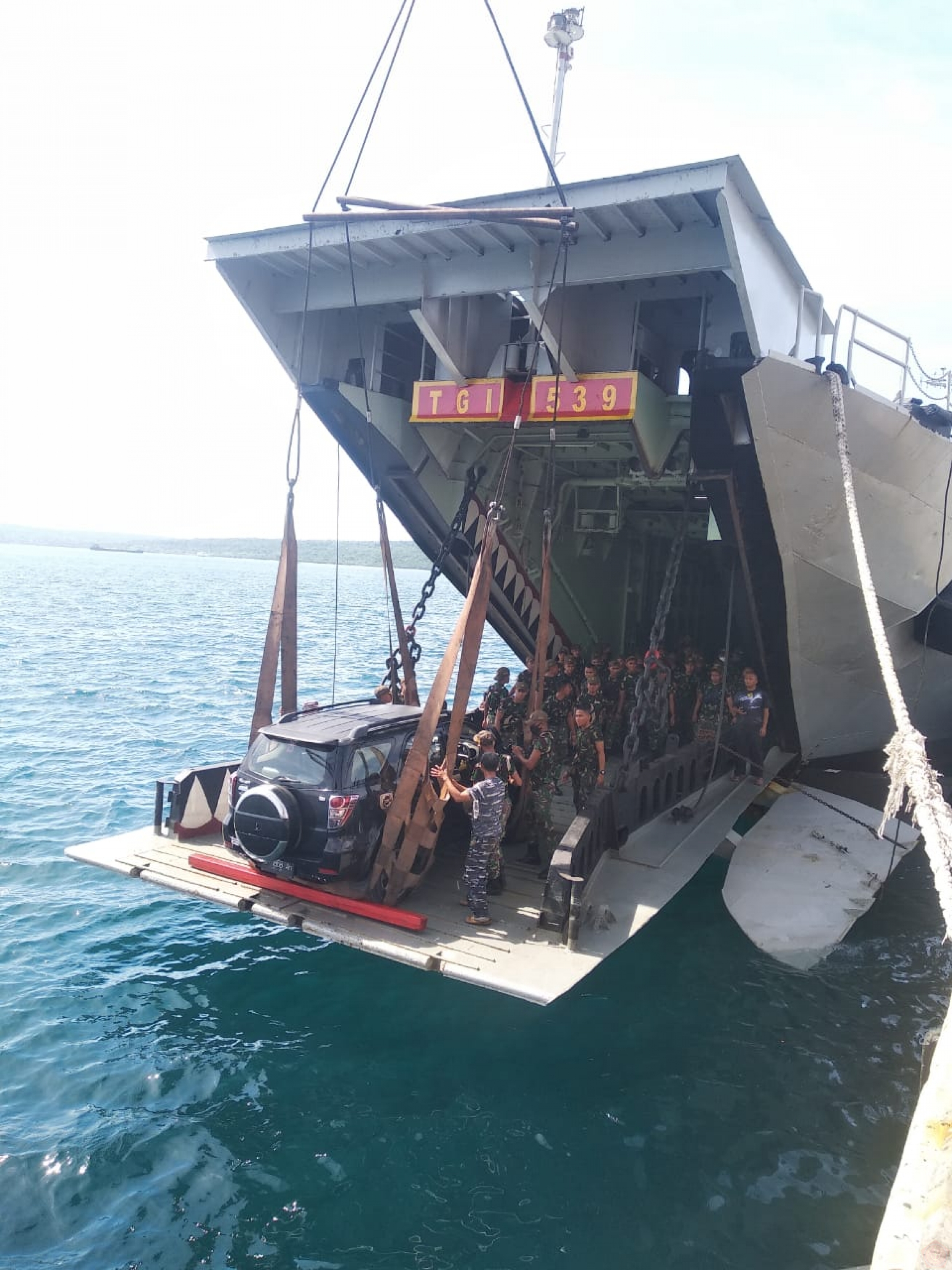 KRI Teluk Parigi 539 Dukung Pemulangan Yonif 742 Usai Satgas Perbatasan ...