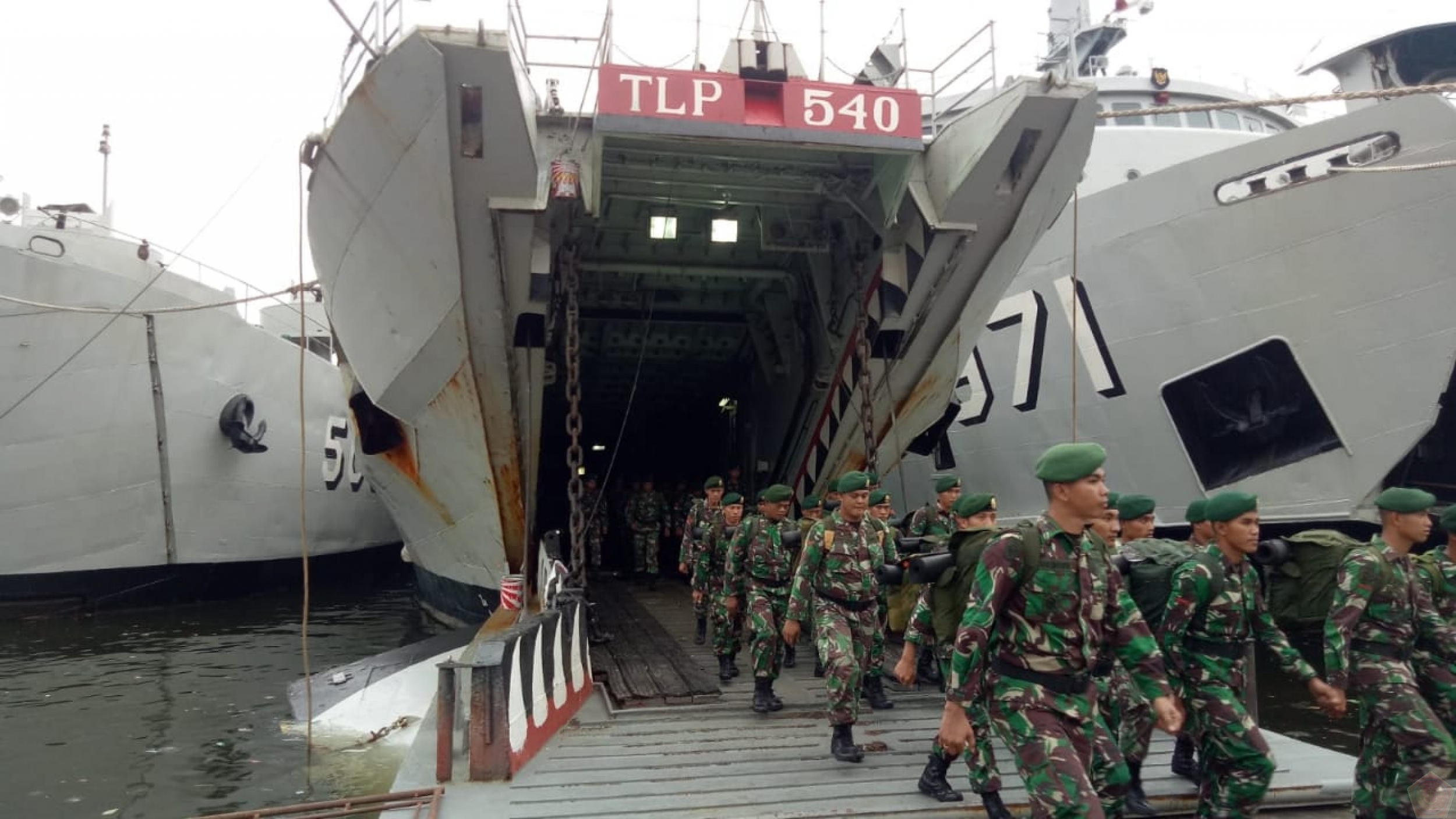 KRI Teluk Lampung 540 Angkut Yonzipur 9 Usai Operasi Pemulihan Hunian ...