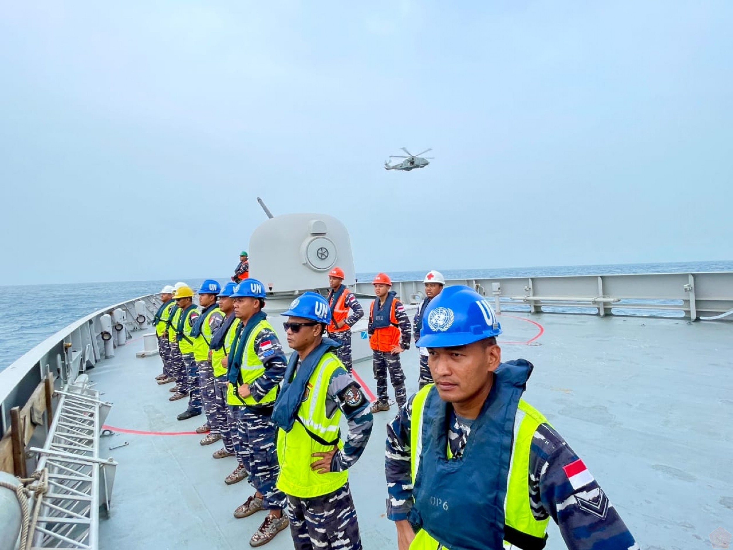 KRI SIM-367 Laksanakan Kegiatan Sea Joint Activity di Perairan Teluk ...