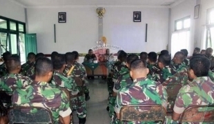 Prajurit Denma Brigif-20/IJK Terima Sosialisasi Dan Pembekalan ...
