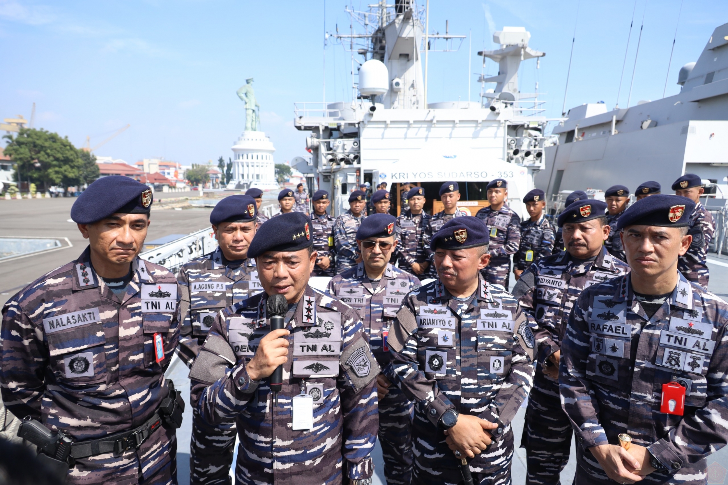 59 Tahun Beroperasi, KRI YOS-353 Tuai Apresiasi Dari Pangkoarmada RI ...