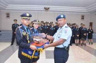 40 Taruna/I SMK Penerbangan Padang Selesai Magang di Skatek 021 ...
