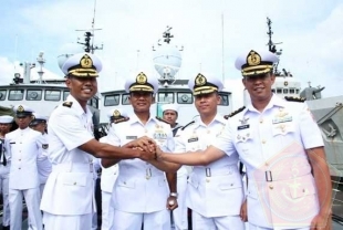 Dansatkat Koarmatim Pimpin Sertijab Komandan KRI MDU-621 dan KRI RCG ...