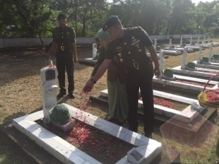 Jelang HUT Yonif 751 R Danyonif Beserta Seluruh Prajurit Ziarah ke ...