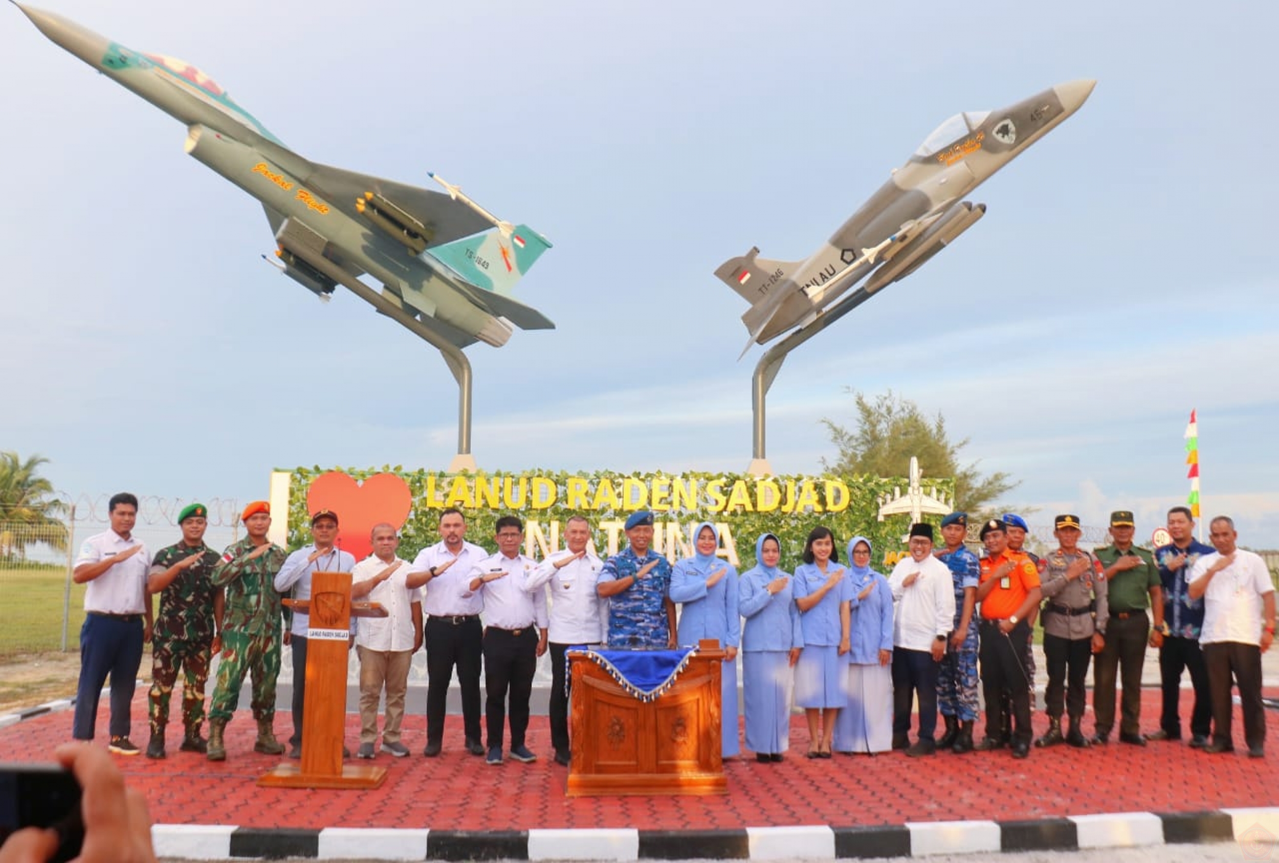 Danlanud RSA Resmikan Tugu Monumen Pesawat Hawk 200 Dan F-16 Di Natuna ...