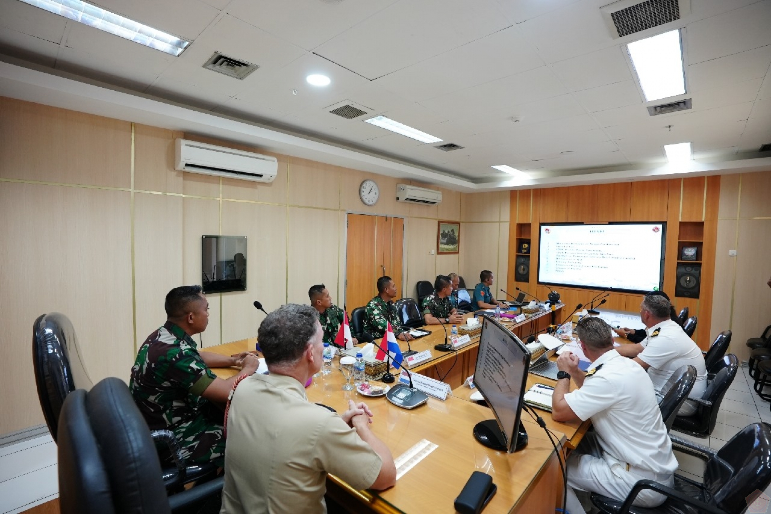 Staf Operasi Korps Marinir Terima Kunjungan Delegasi Angkatan Darat ...