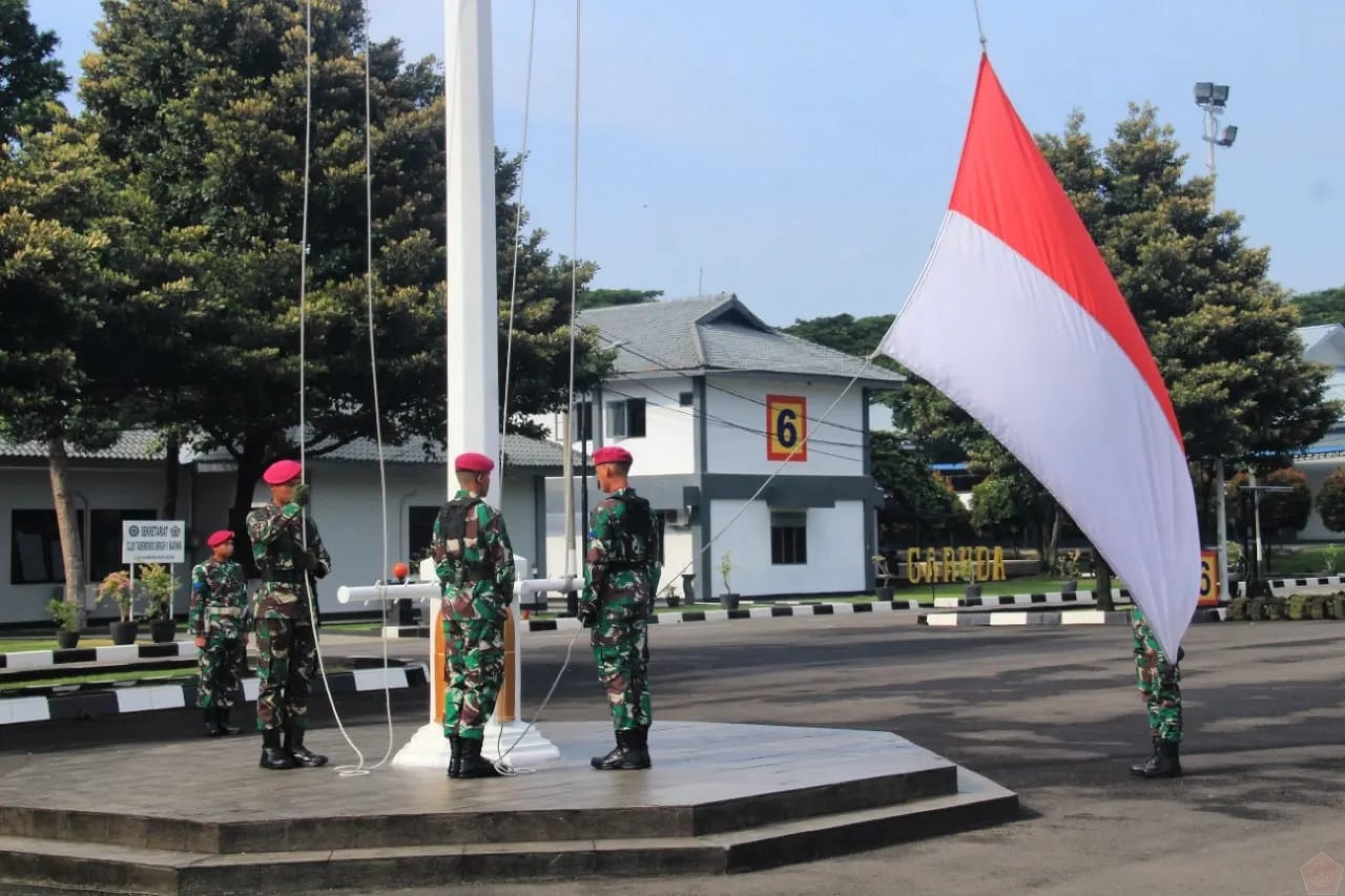 Prajurit Brigif 1 Marinir Ikuti Upacara Hari Senin | Website Tentara ...