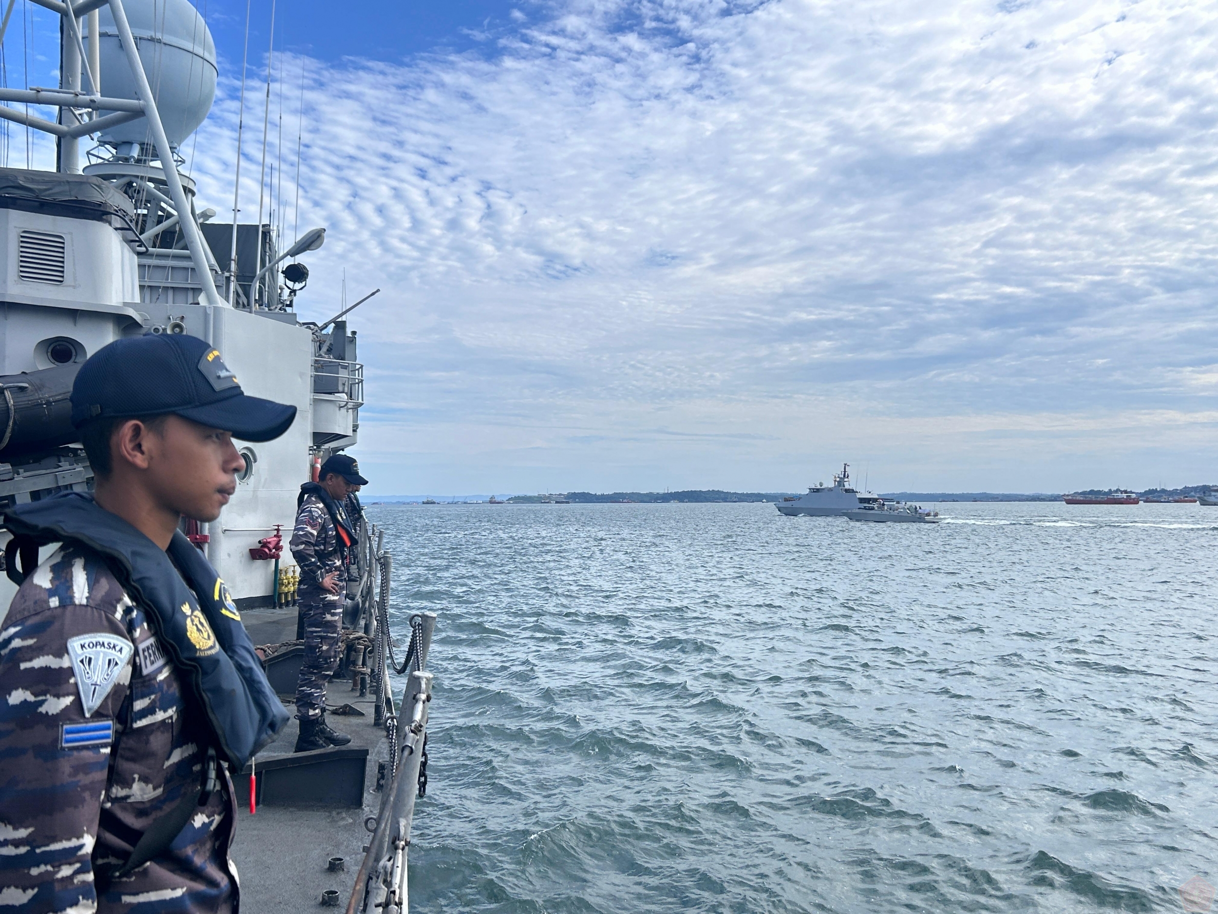 KRI Mandau-621 PAM VVIP RI-1 Di Perairan Balikpapan | Website Tentara ...