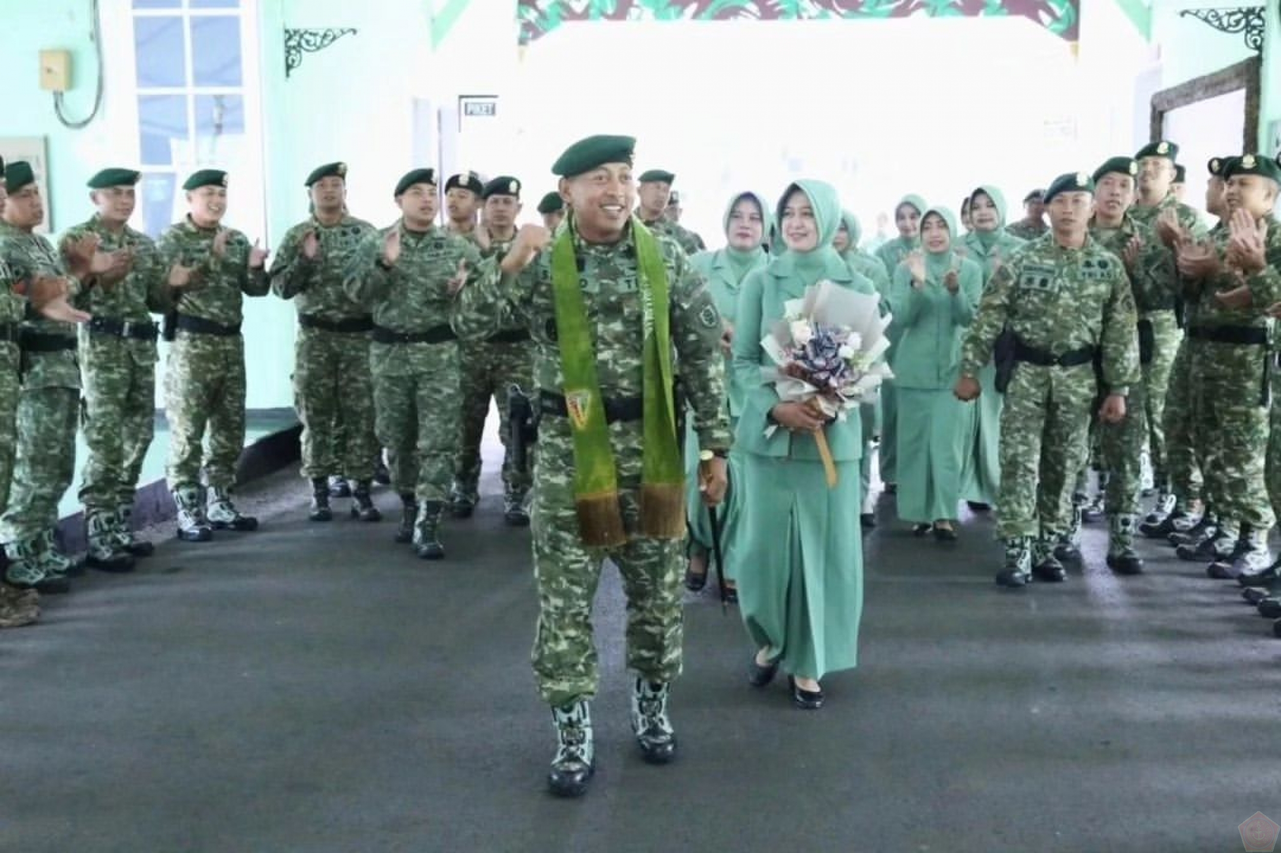 Tradisi Penyambutan Warga Baru Komandan Resimen Armed 2 Putra Yudha ...