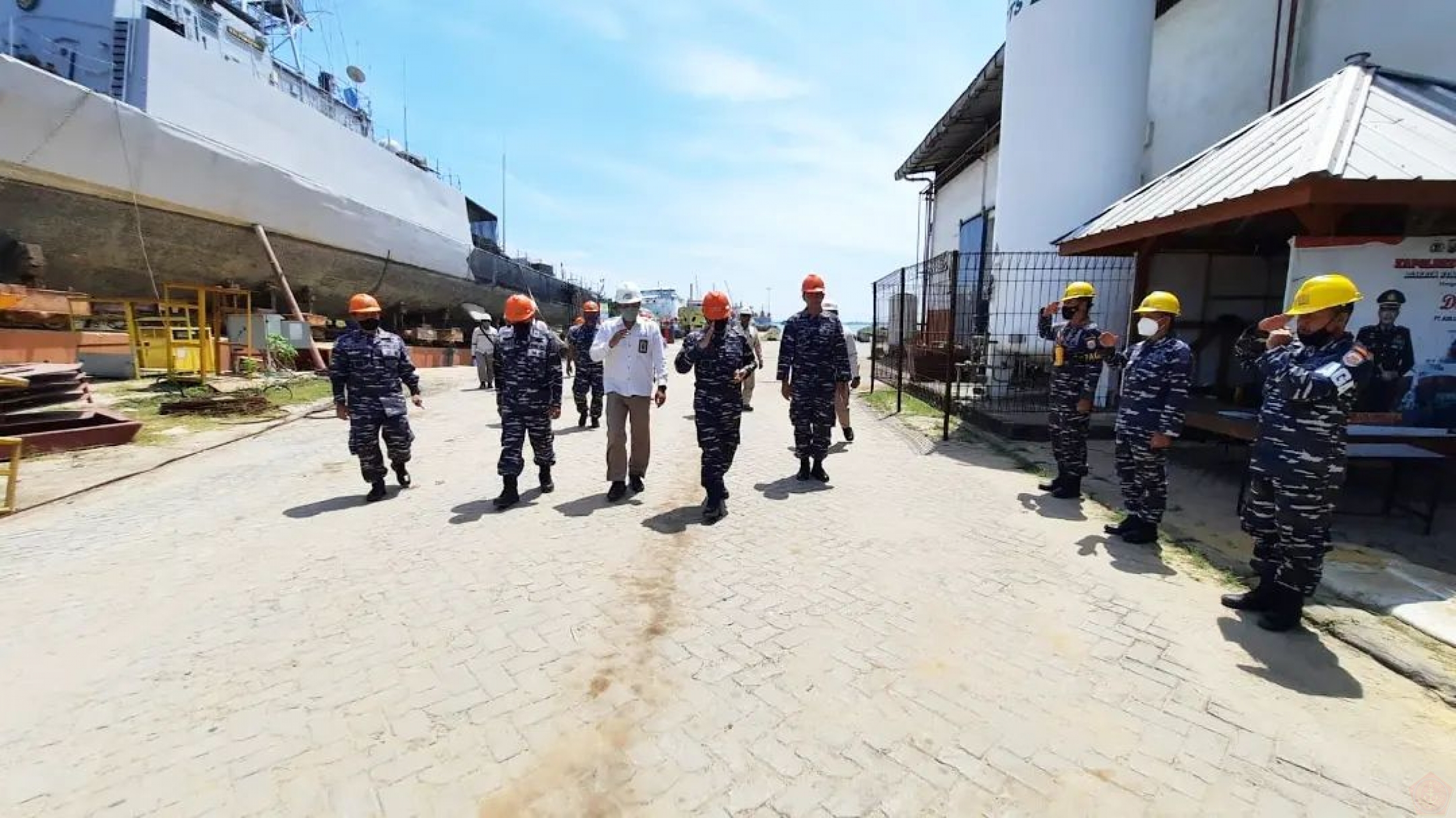 Danlantamal VIII Tinjau Docking KRI Pandrong-801 | Website Tentara ...
