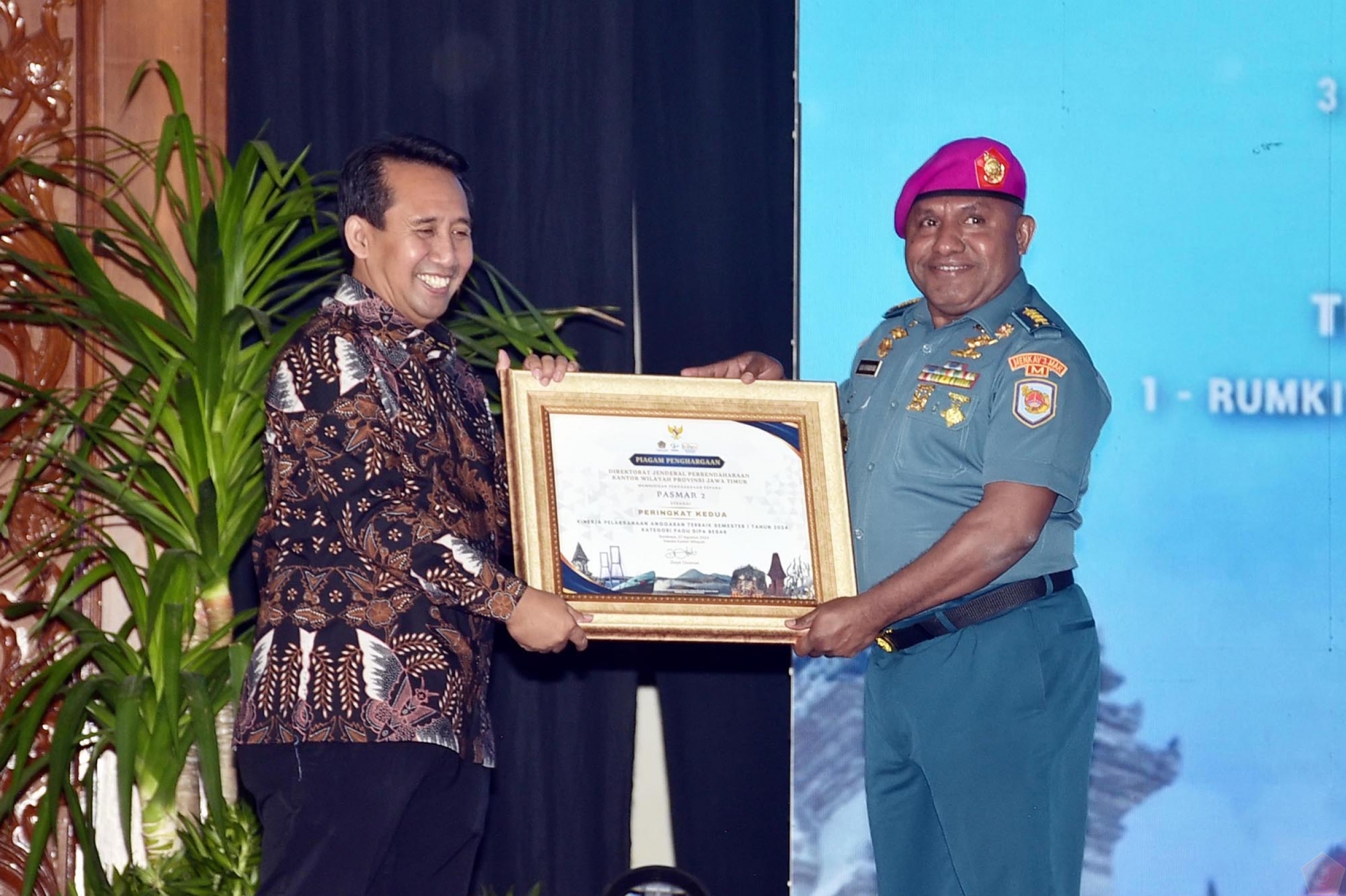 Pasmar 2 Korps Marinir Terima Piagam Penghargaan Kanwil DJPb Jawa Timur ...