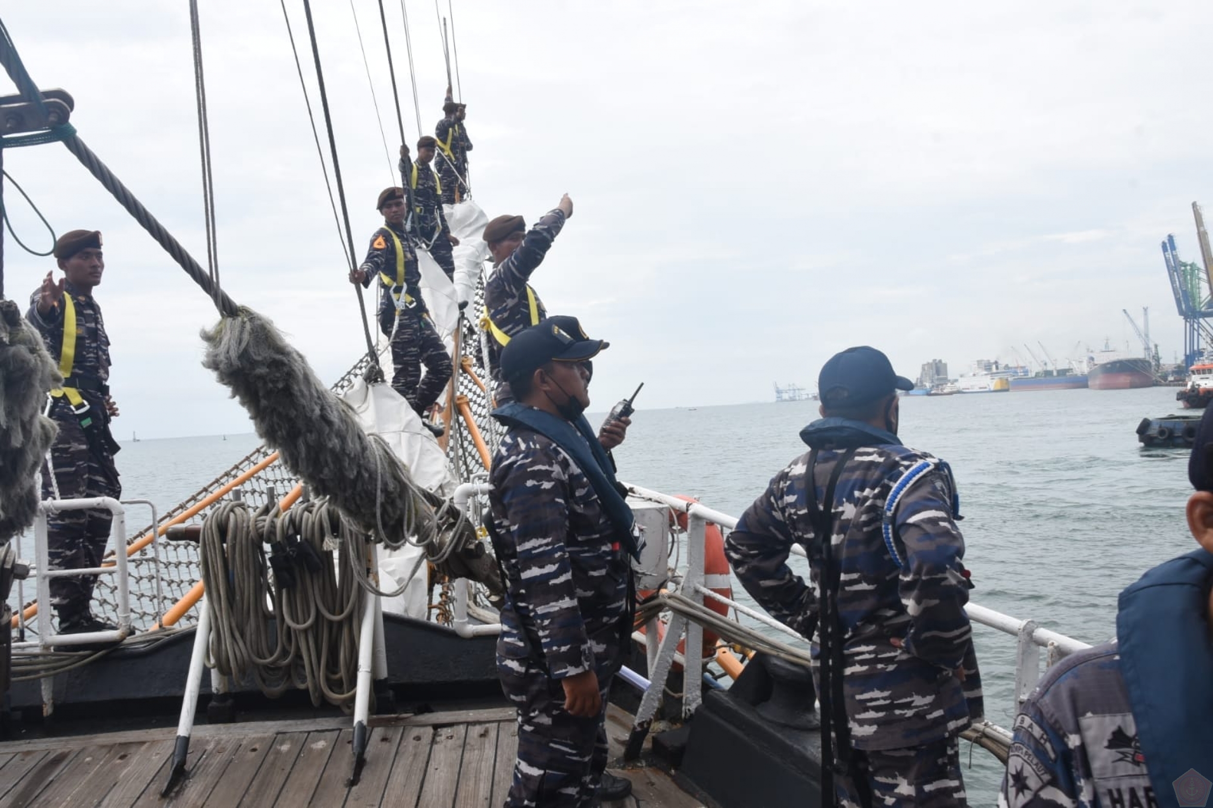 Satlat Prajalasesya Taruna AAL Tingkat I Tinggalkan Makassar | Website ...