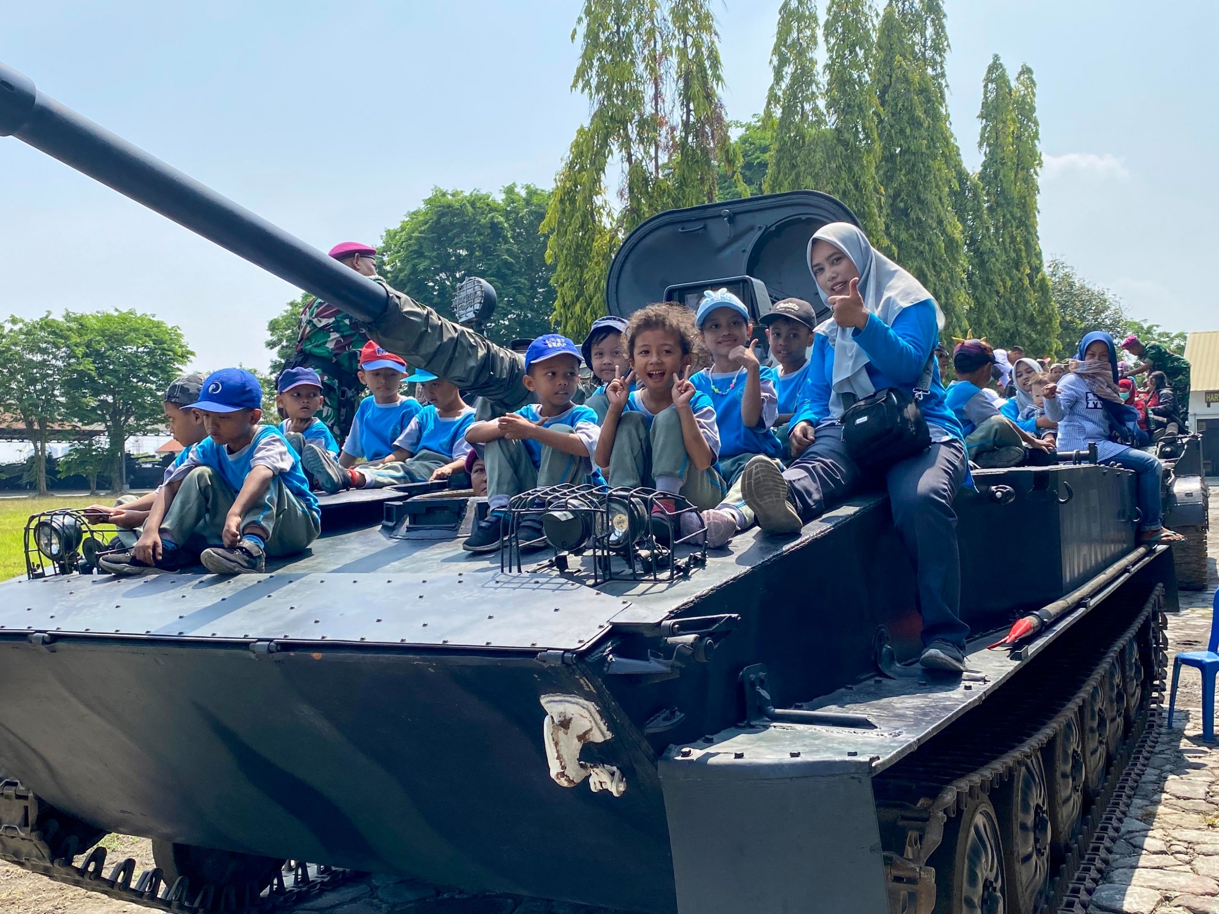 Batalyon Tank Amfibi 2 Marinir TNI AL Terima Kunjungan Edukasi TK ...