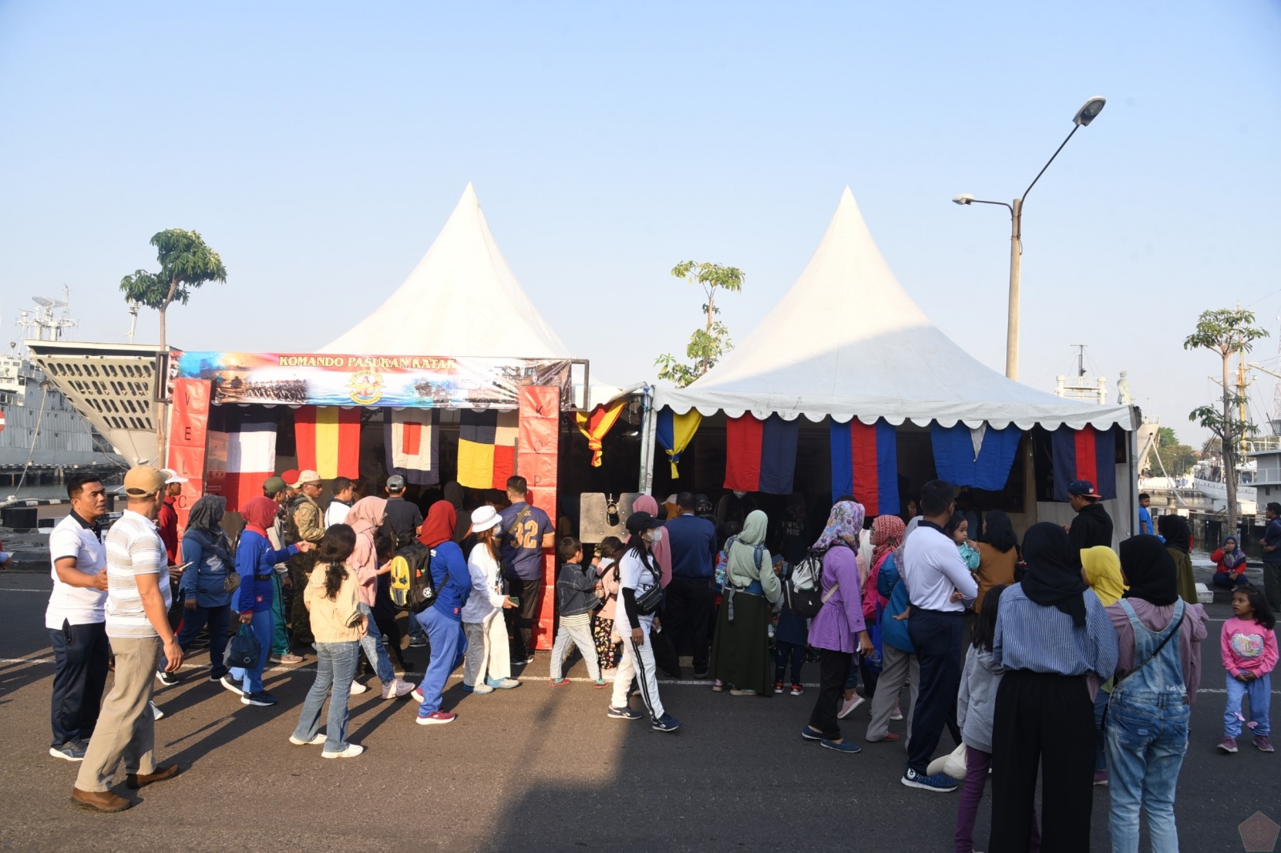Bazar Dan Stand Alutsista Ramaikan Gelaran Naval Base Open Day ...