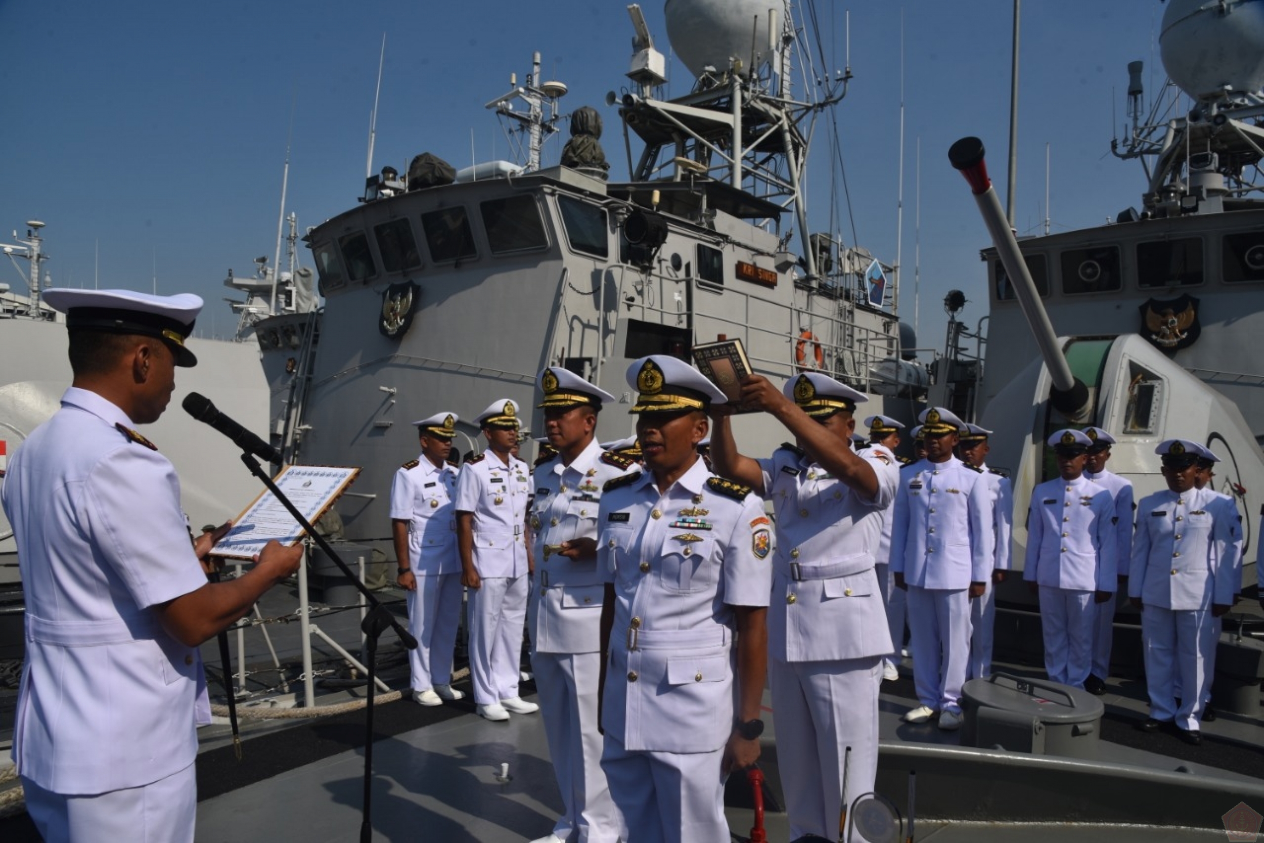 Tongkat Komando KRI Ajak-653 Diserahterimakan