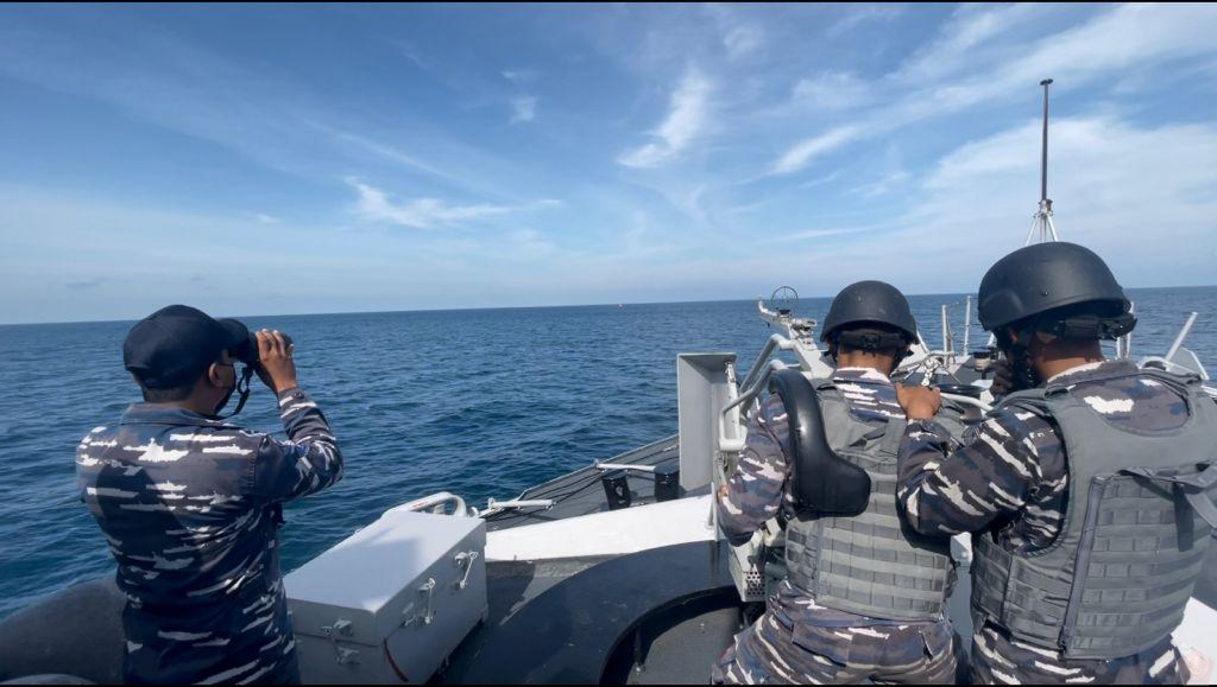 Buru Dan Sapu Bersih Ranjau Musuh, Prajurit KRI Pulau Rengat-711 ...