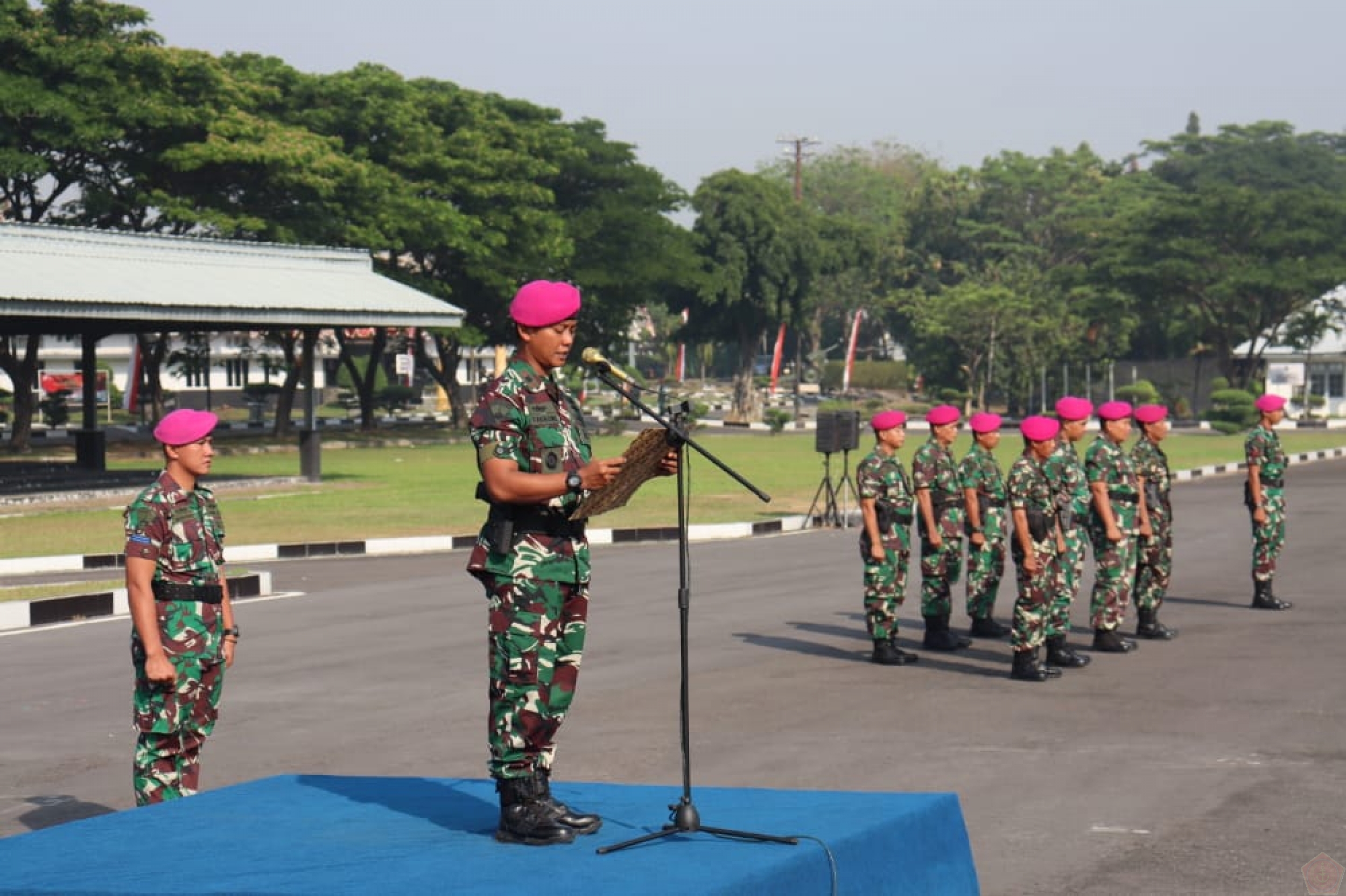 Upacara Bendera Di Kesatrian Marinir Soetedi Senaputra Karang Pilang ...