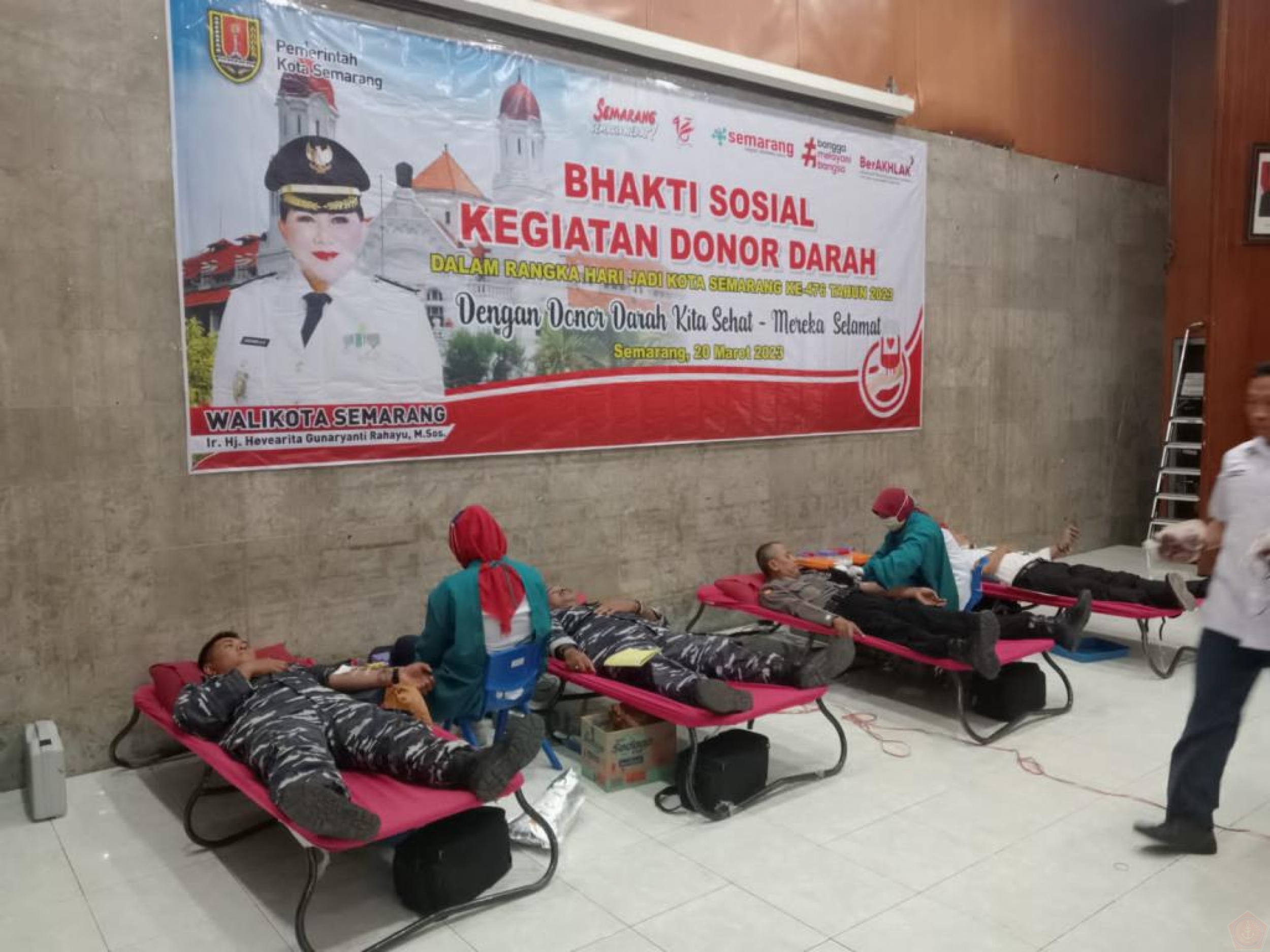 Prajurit Lanal Semarang Mendonorkan Darahnya Bersama Pemkot Semarang ...