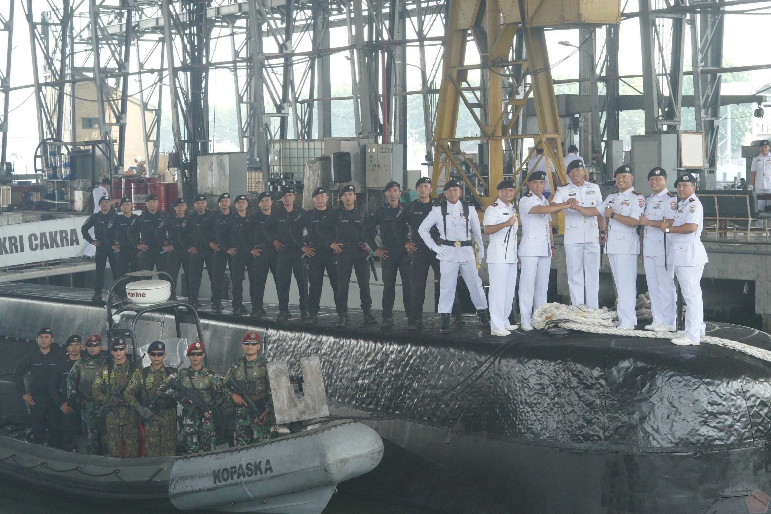 Kapal Selam TNI AL KRI Cakra-401 Kini Punya Komandan Baru | Website ...