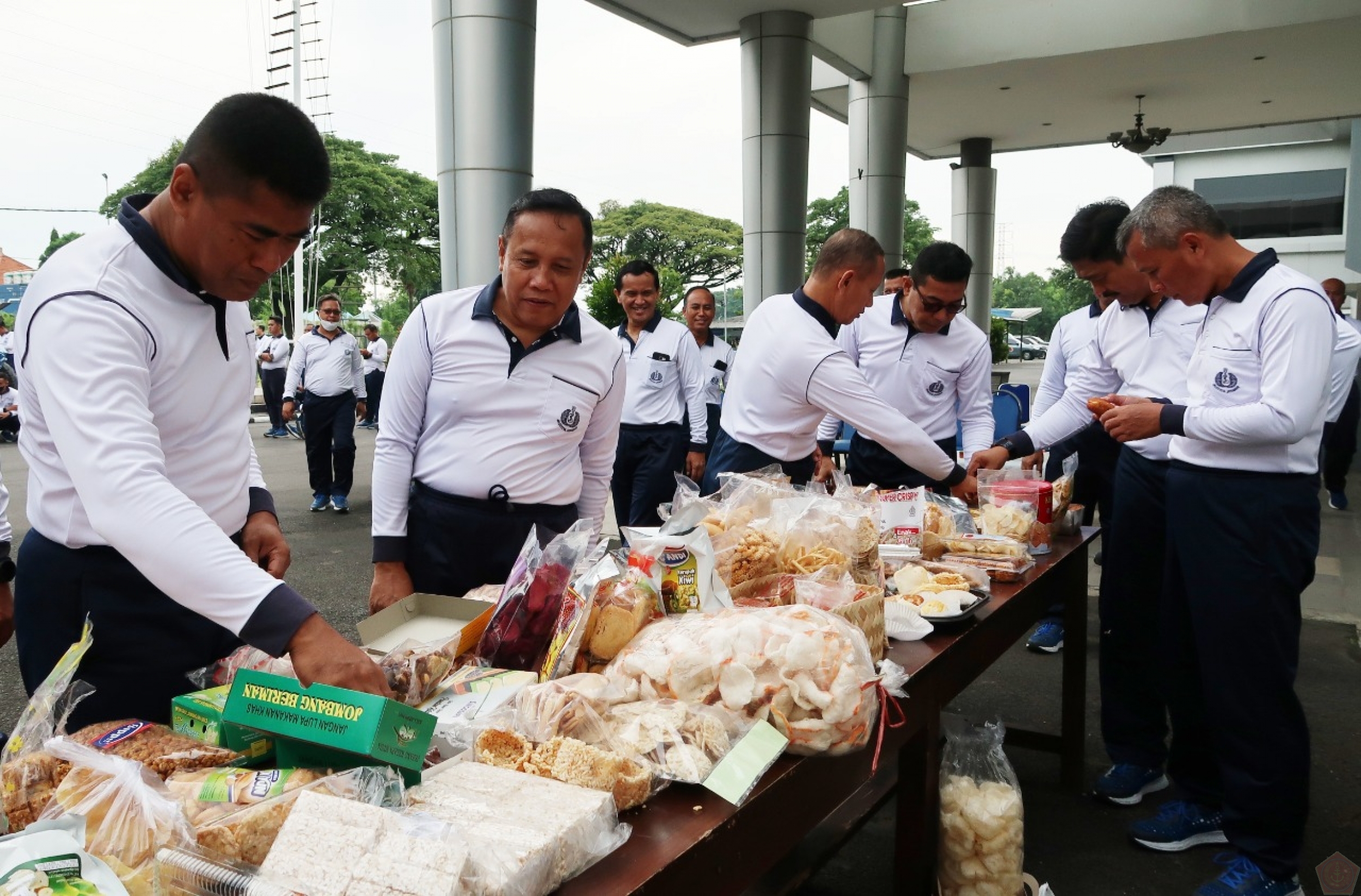 Selesai Cuti, Antap Dan Mahasiswa STTAL Laksanakan Tradisi Makan ...